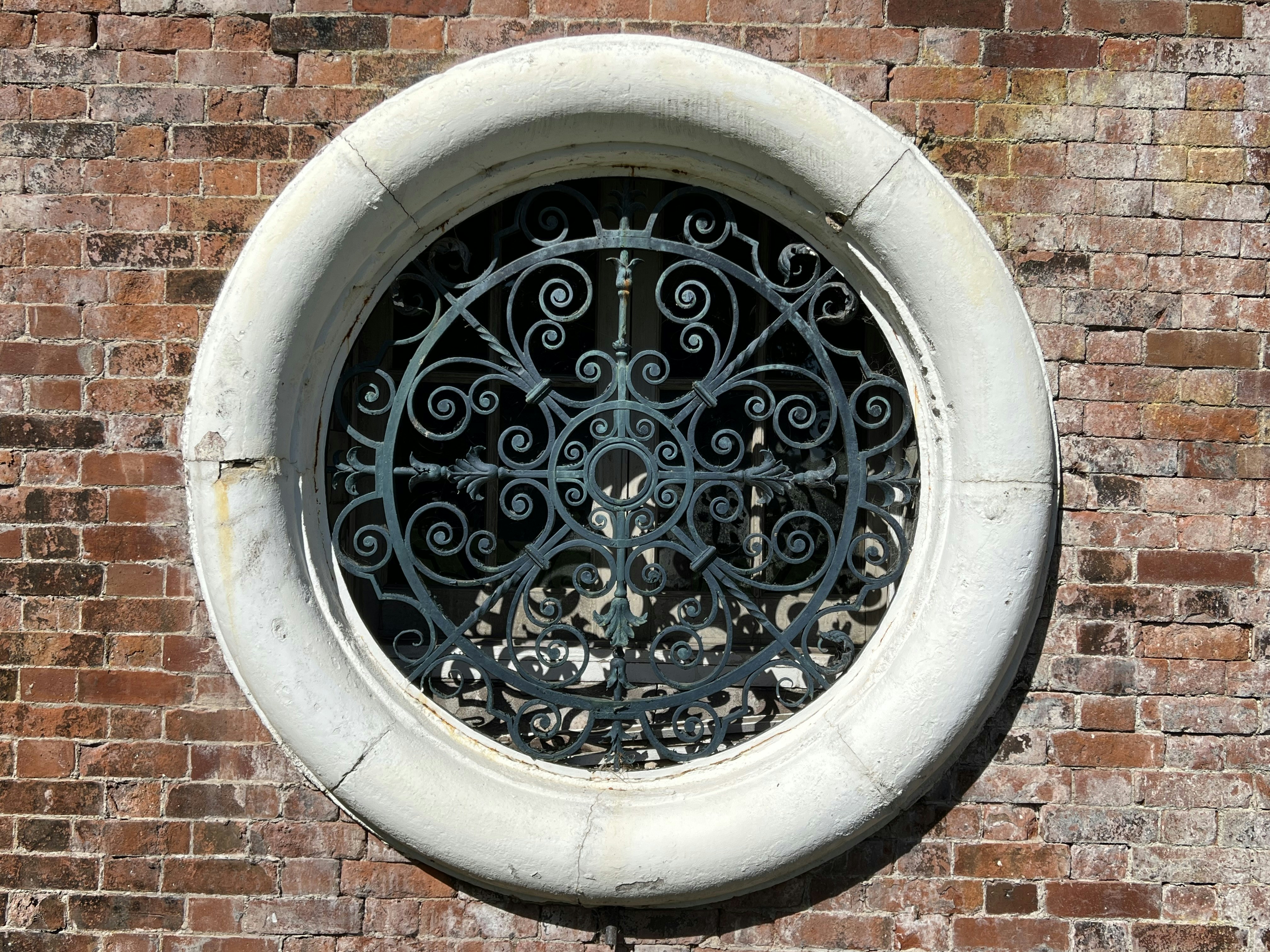 Circular Elegance: The Art of Architectural Ironwork