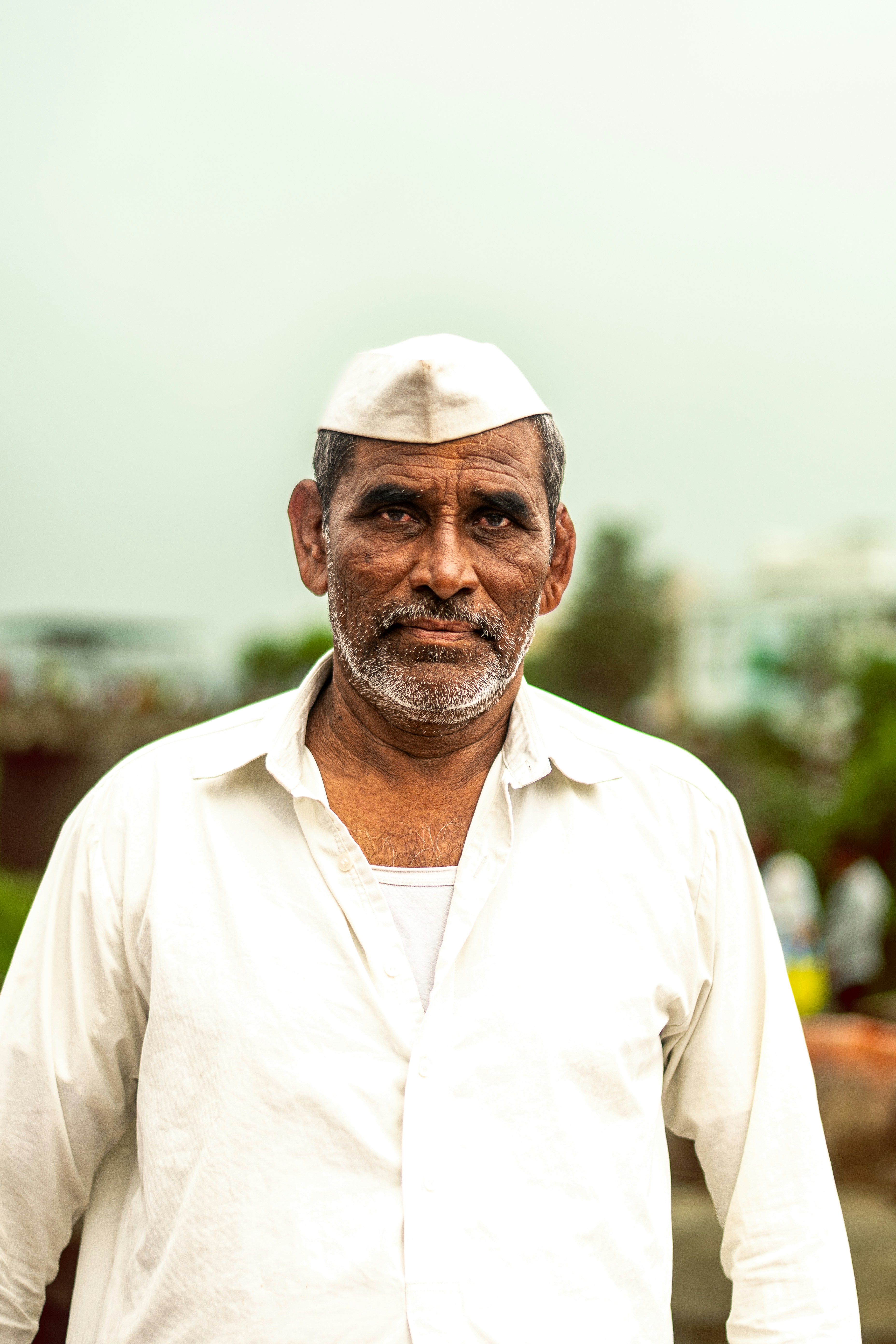 An older man poses in front of the camera. photo – Free Man Image on ...
