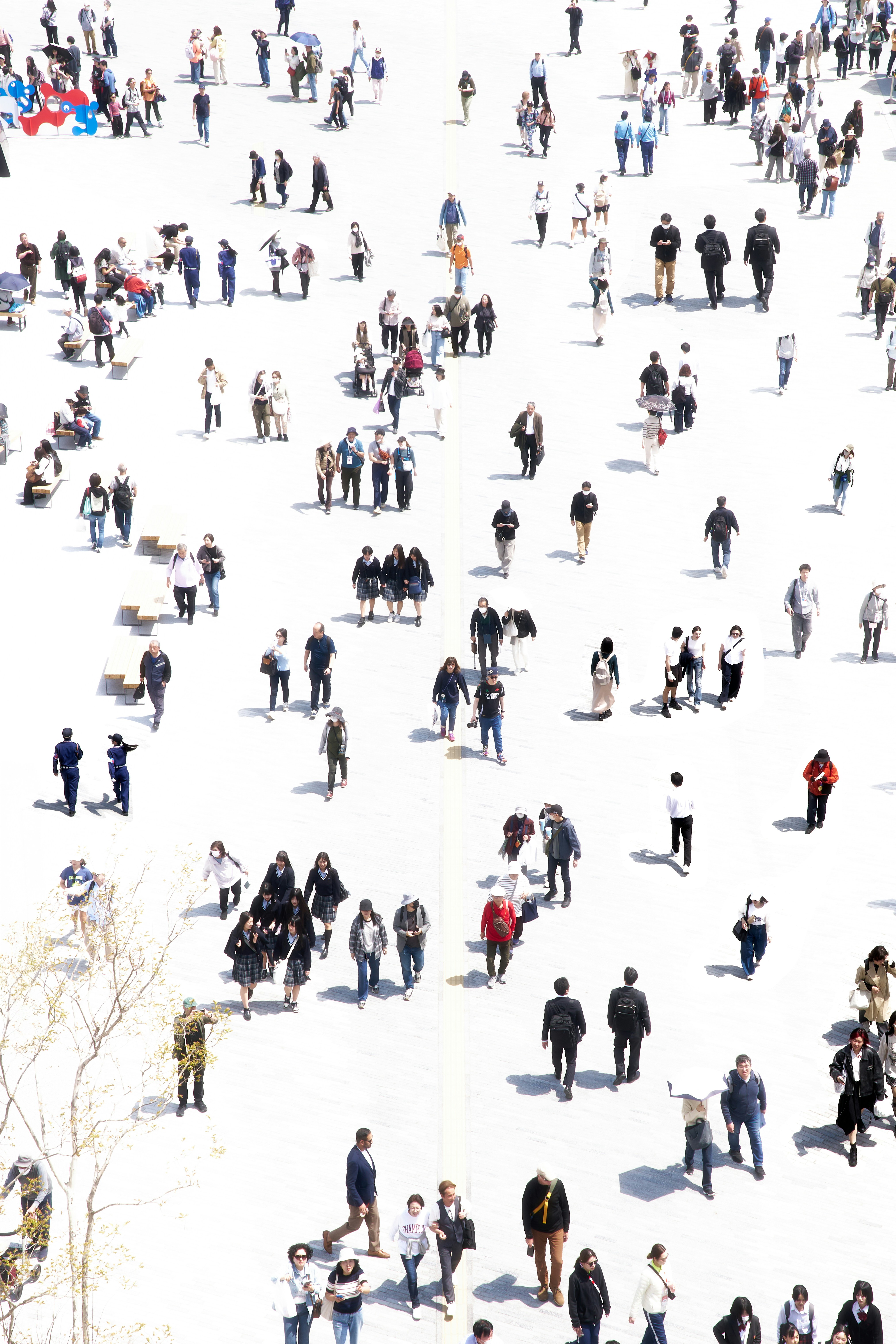 Many people walking on a bright, open space. photo – Free City Image on ...