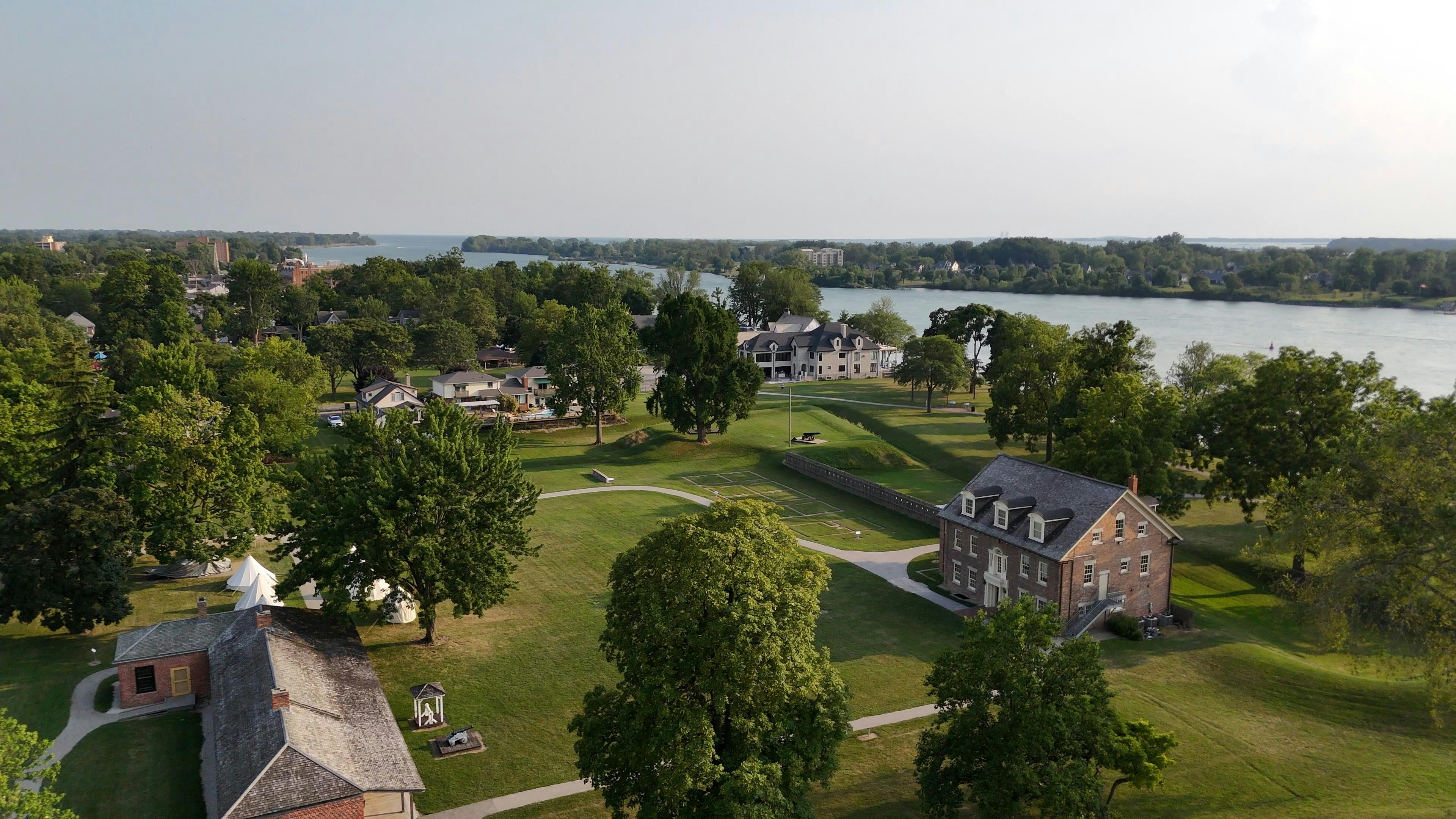An aerial view of a historic fort. photo – Free Building Image on Unsplash