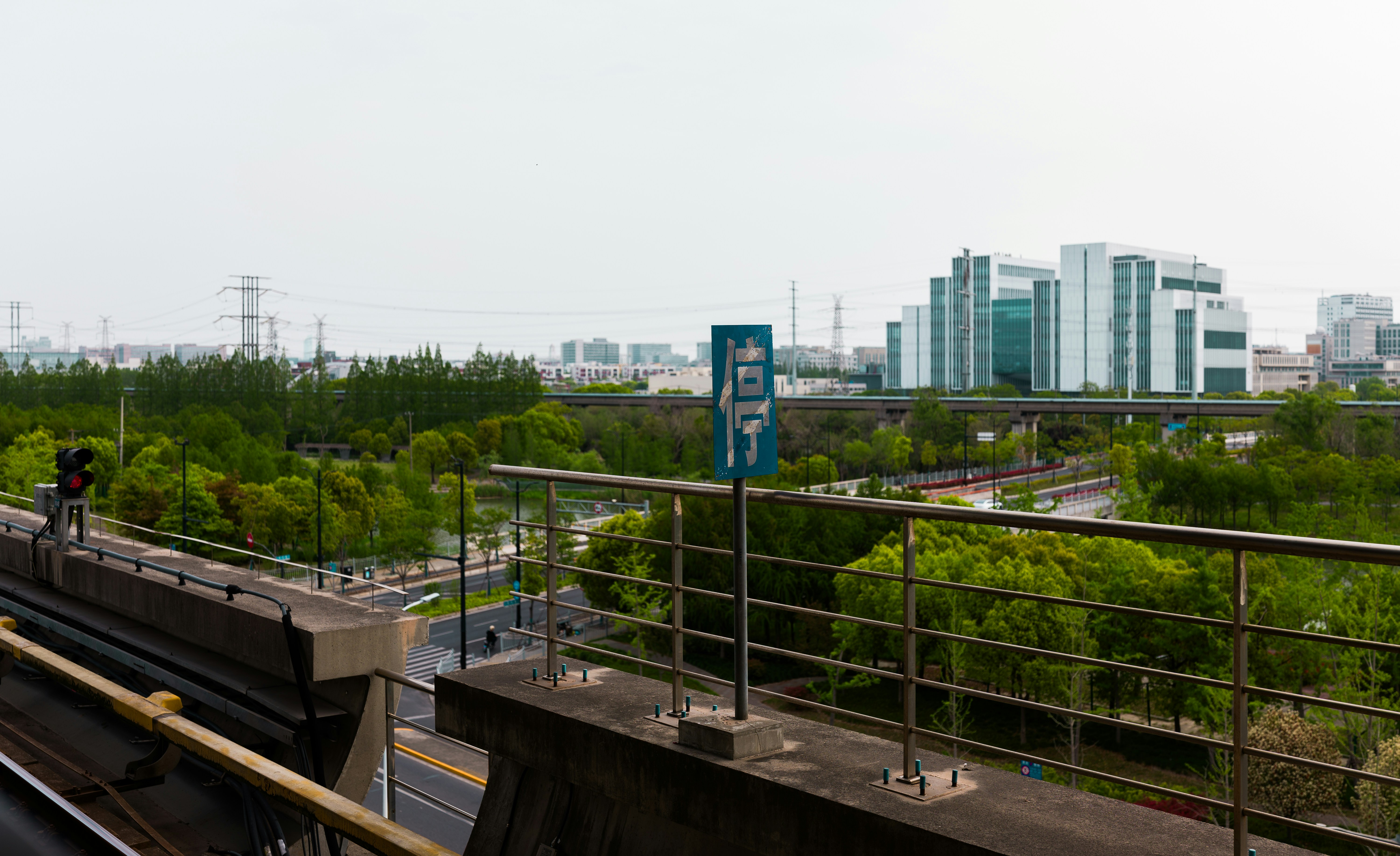 Urban Serenity: A Glimpse of Modern Infrastructure