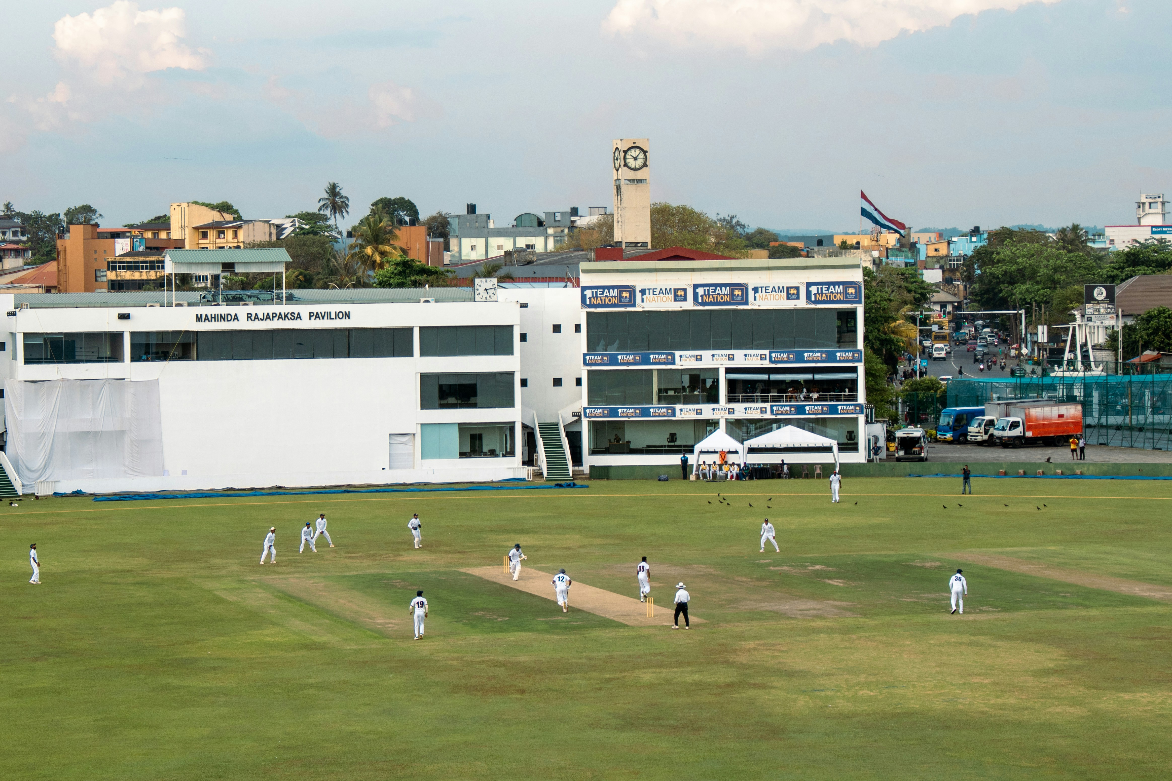 Cricket match in progress on a green field. photo – Free Team Image on ...