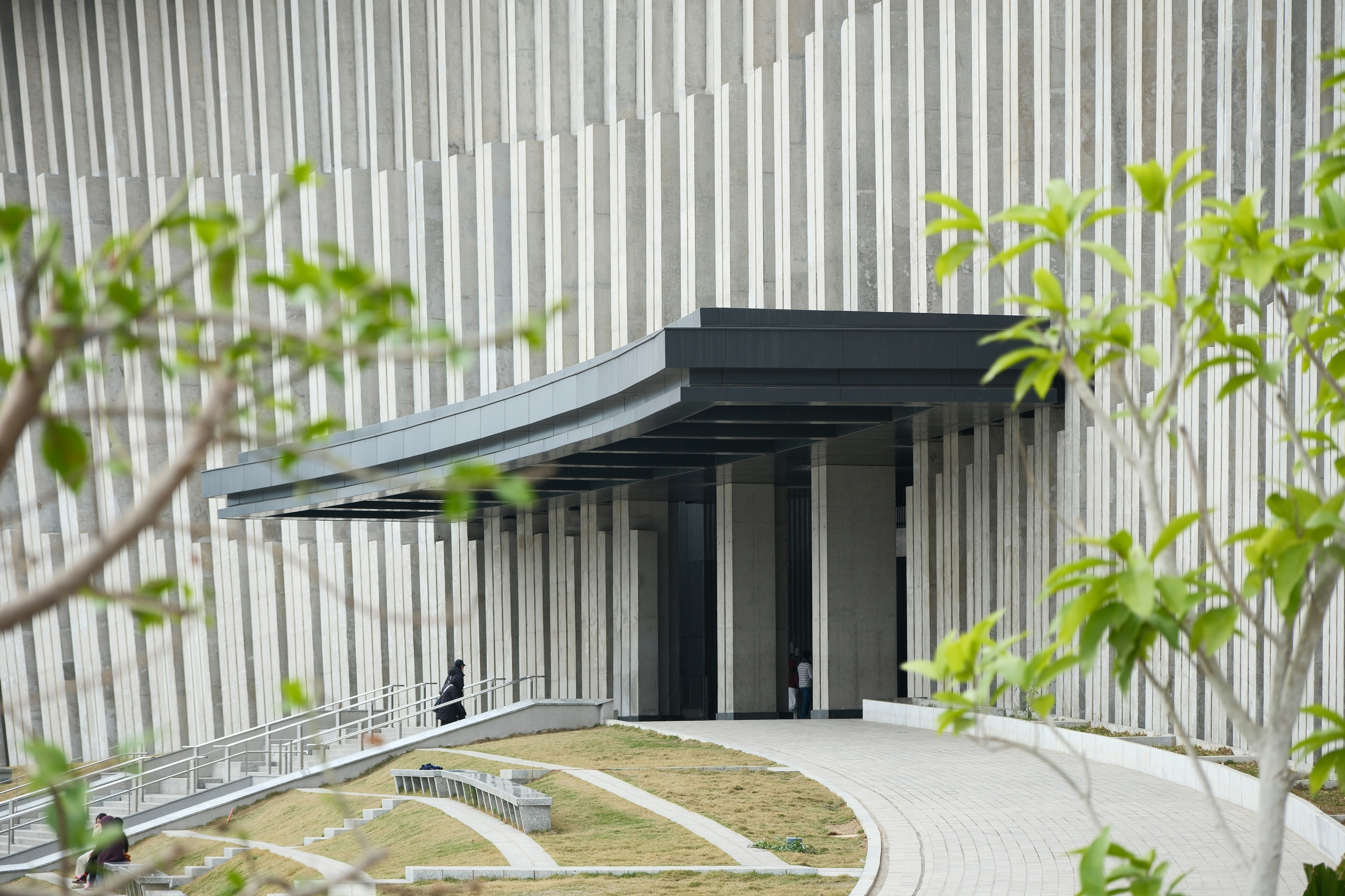 Modern building entrance with a curved roof. photo – Free Building ...
