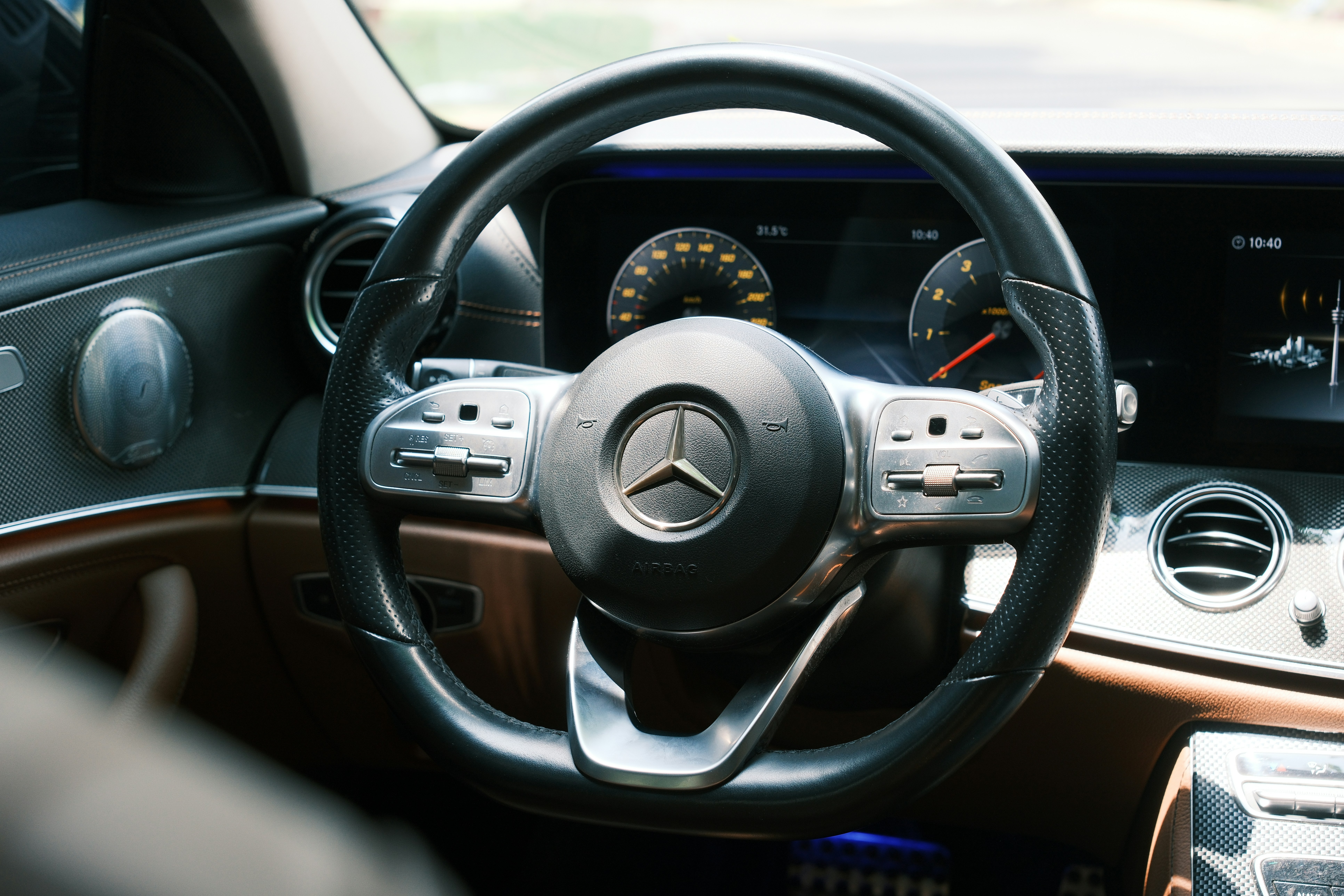 Mercedes-Lenkrad und Armaturenbrett sind im Blick. Foto – Kostenloses ...