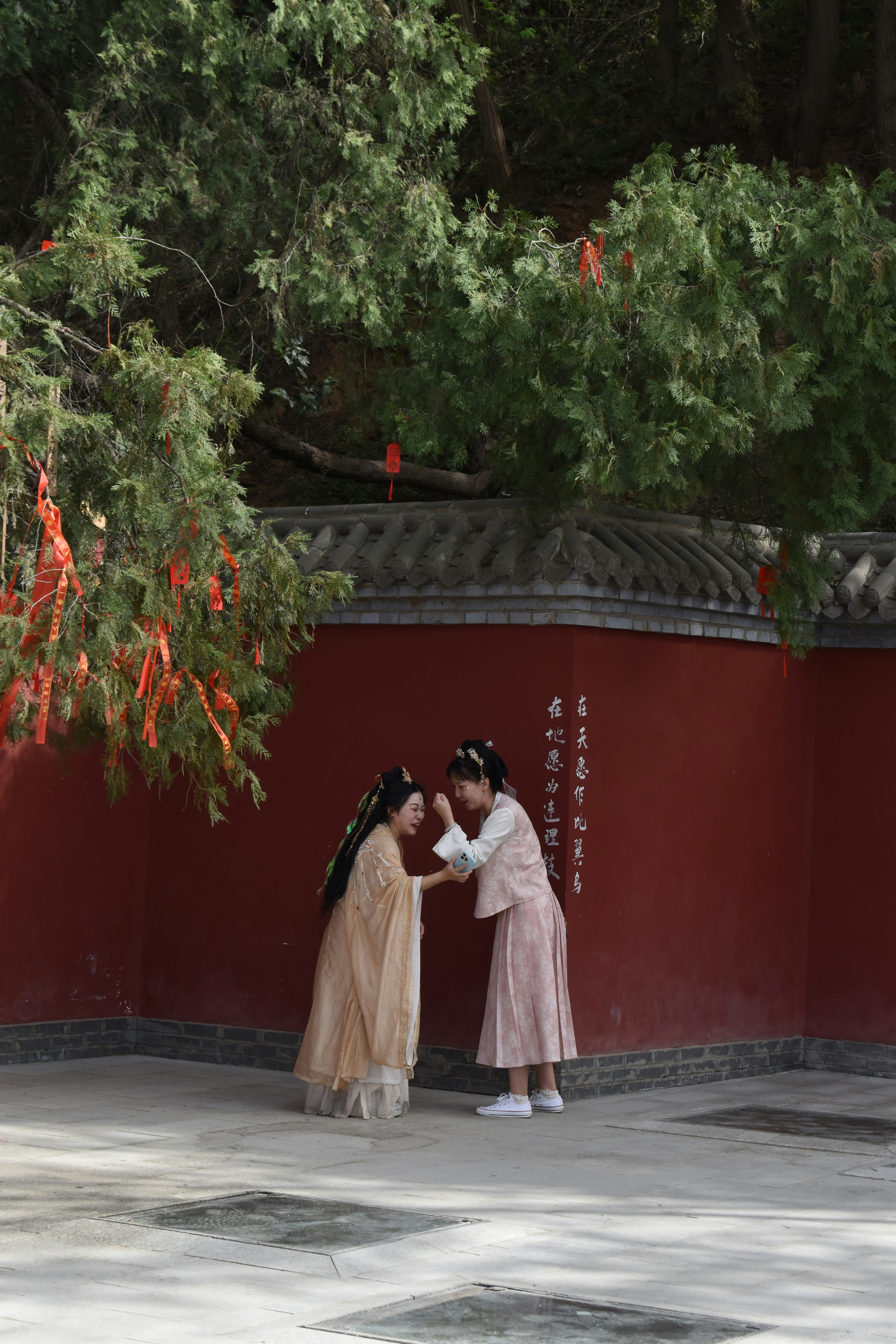 Crimson Wall, Gentle Hanfu: Quiet Exchange in a Temple Courtyard