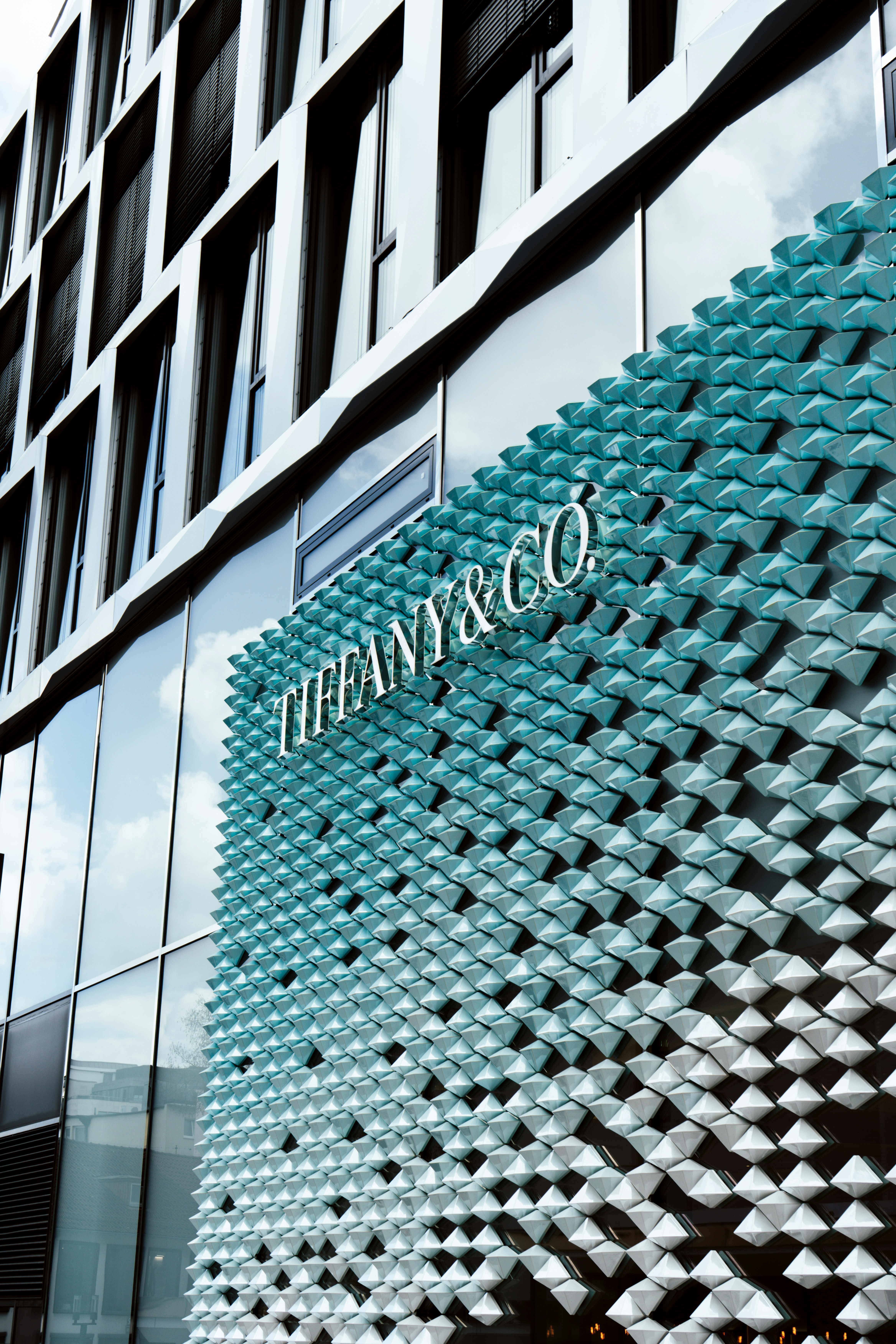 Tiffany & co. store front with unique textured wall. photo – Free ...