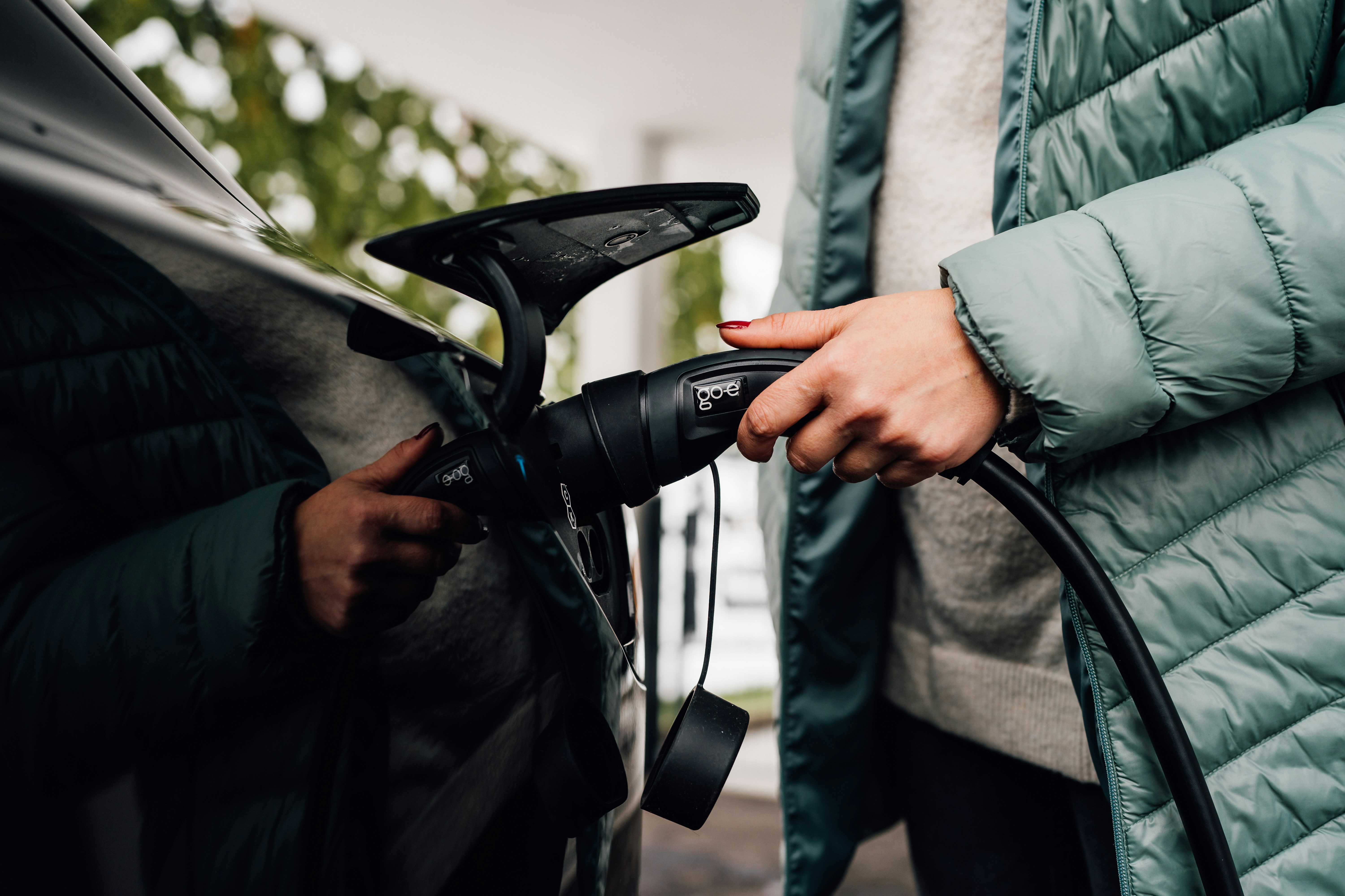 Someone is plugging in an electric car to charge. photo – Free Free images Image on Unsplash