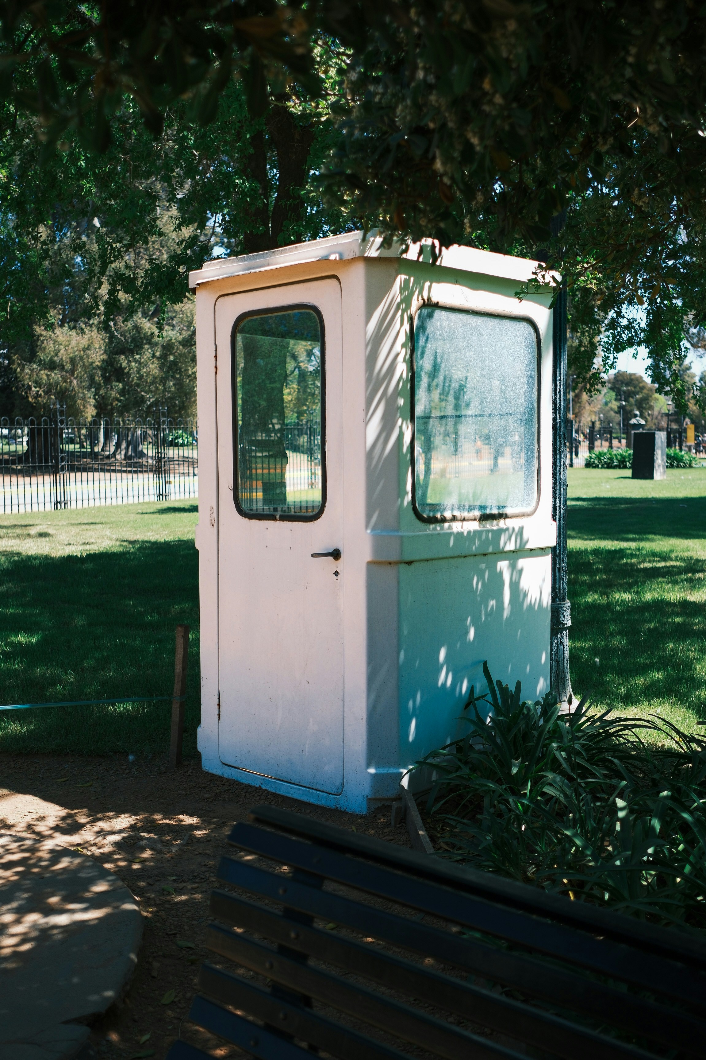 A white booth stands in a grassy park. photo – Free Architecture Image ...