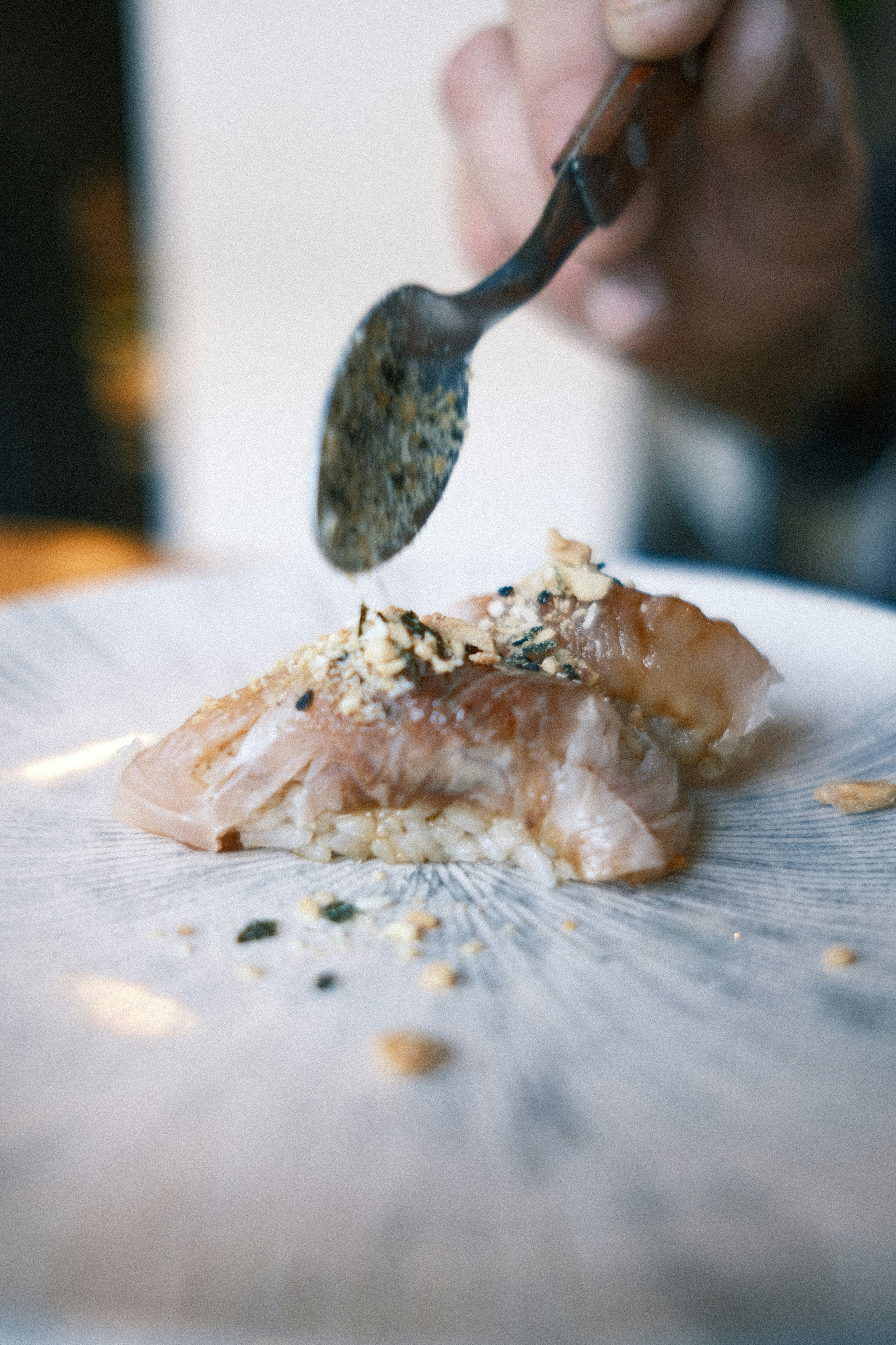 Seasoning is being sprinkled over a piece of sushi. photo – Free ...