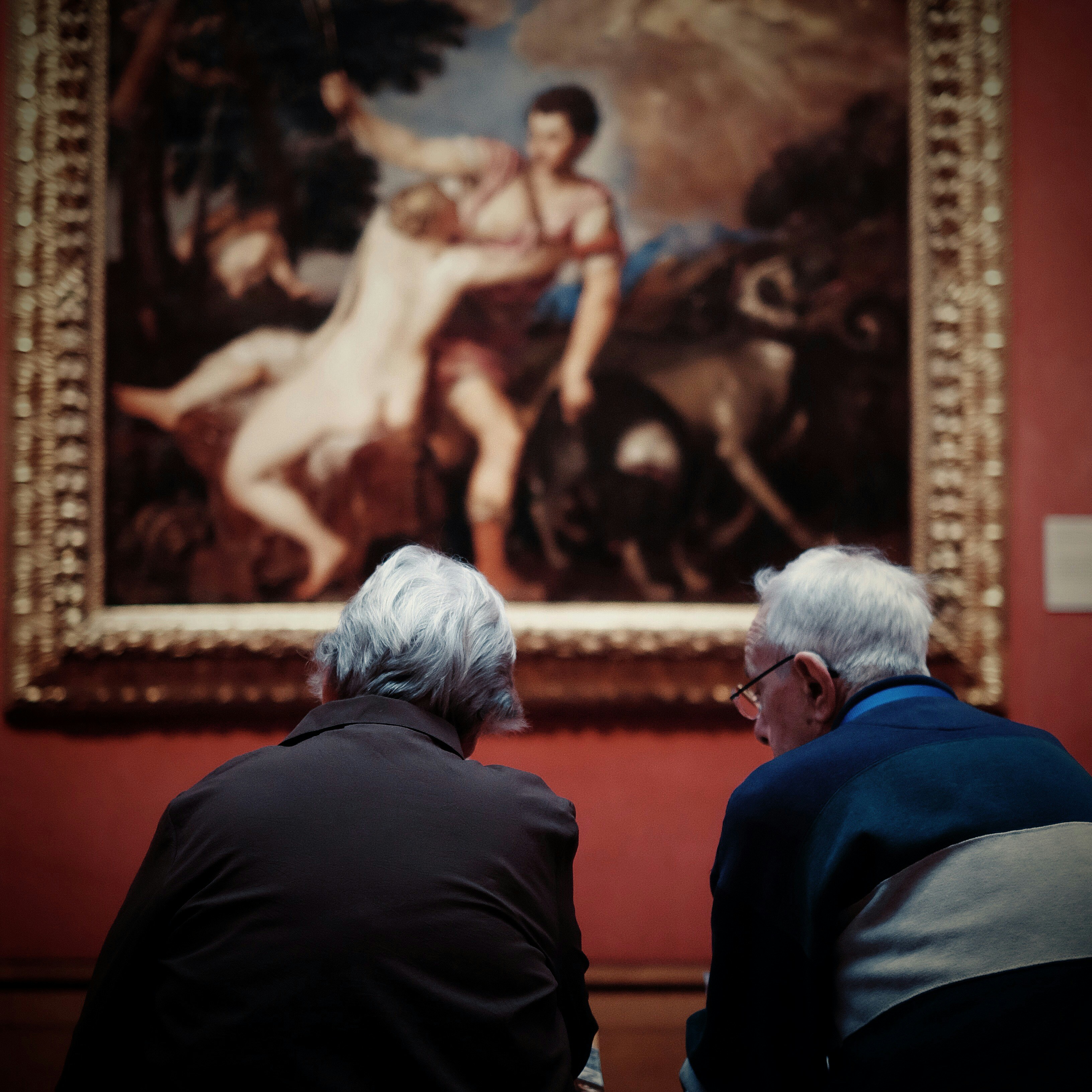 Two Admirers in Velvet Hues: A Quiet Moment Before a Masterpiece