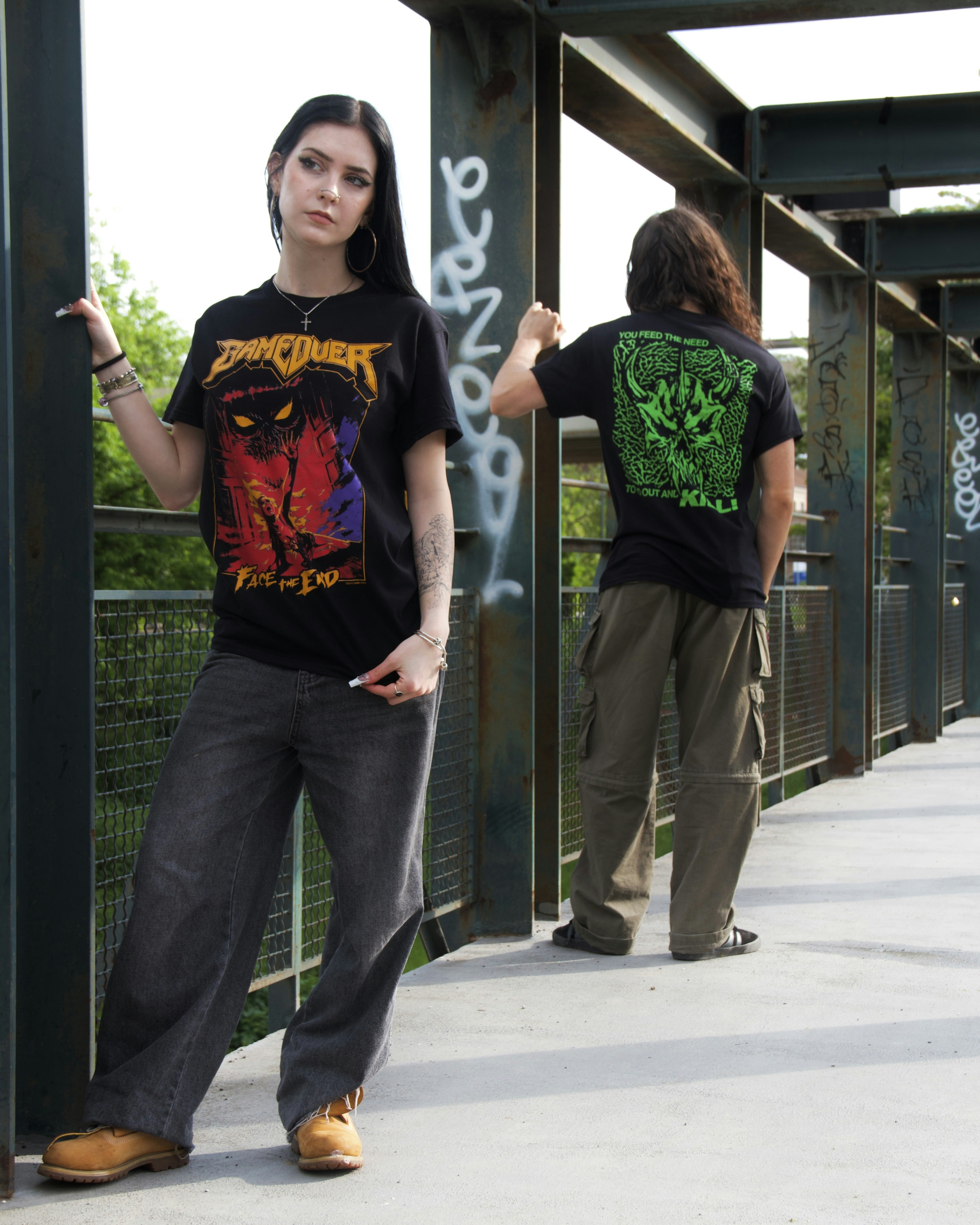 Two people wear black t-shirts on a bridge. photo – Free City Image on ...