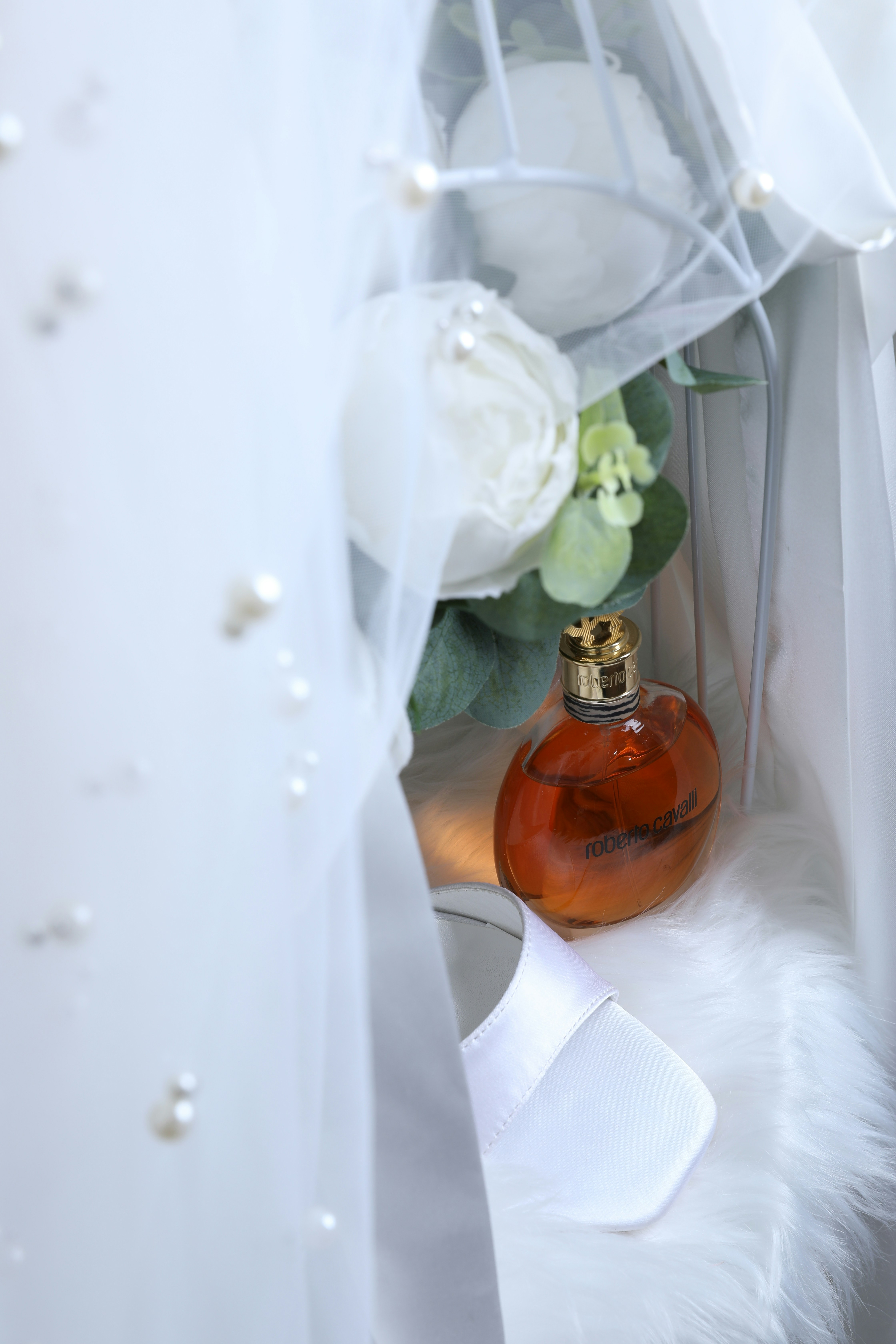 Amber Hour Amid White Veil: A Bridal Fragrance Nestled by Flowers
