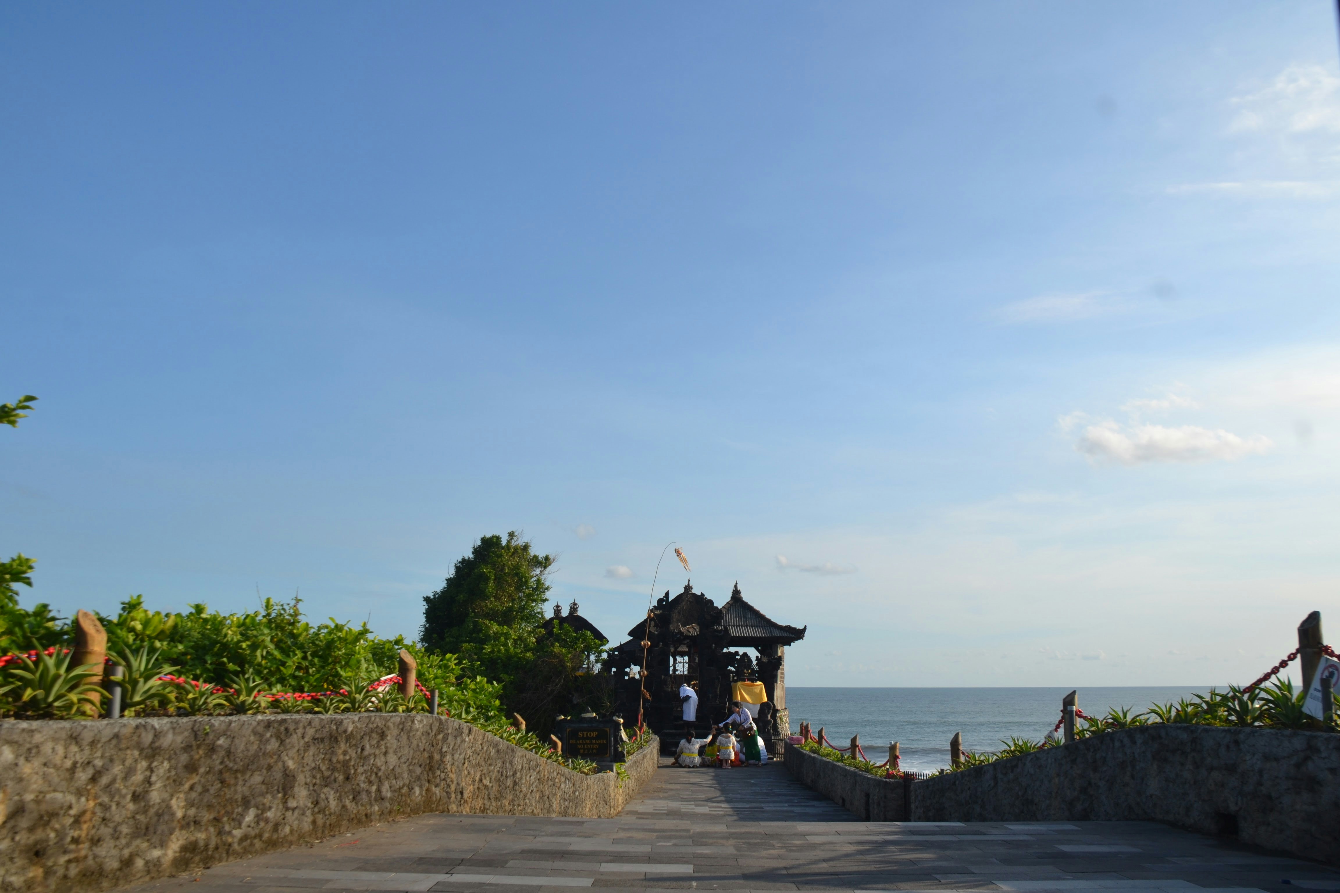Pathway to Serenity: A Coastal Retreat