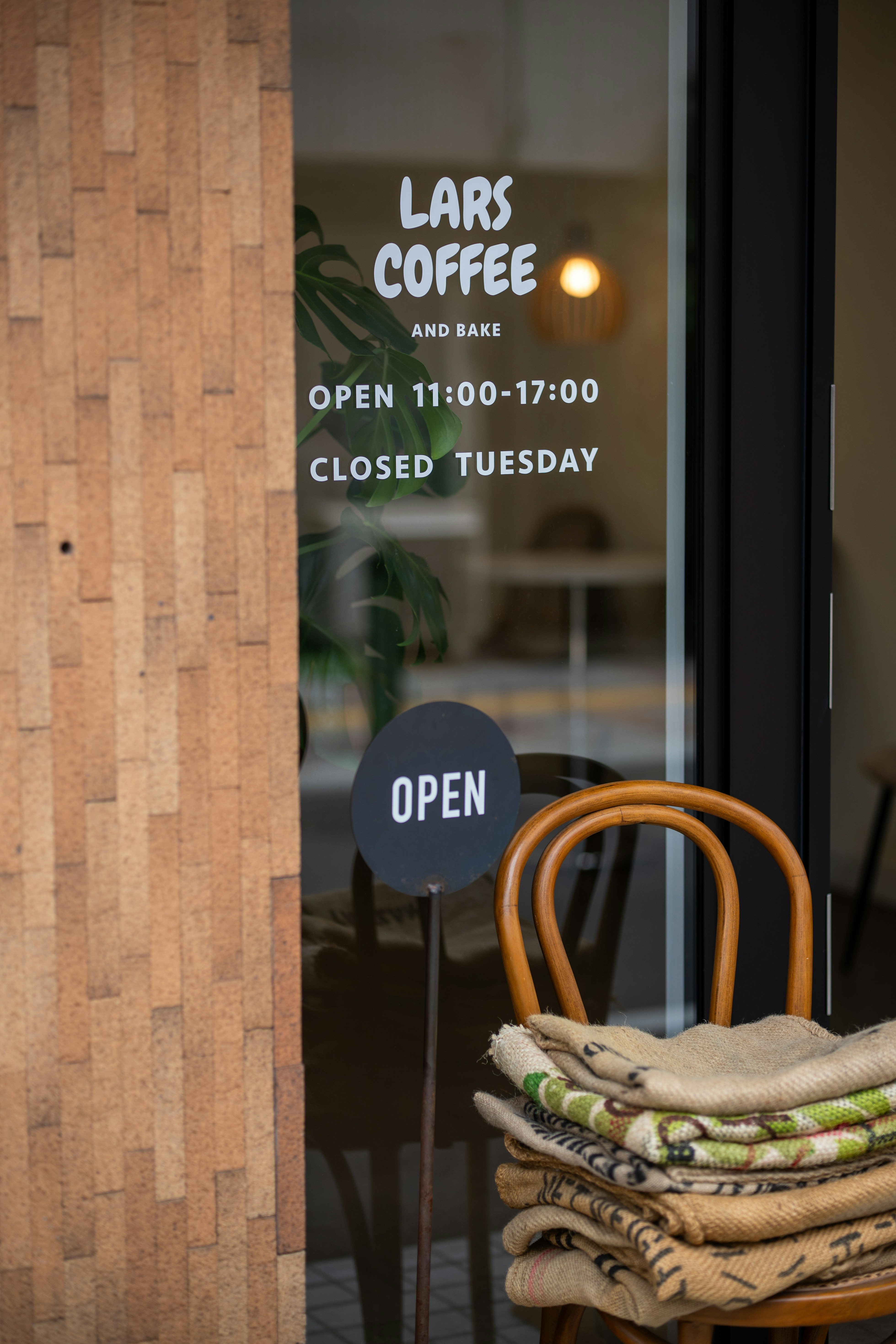 Lars coffee is open, showing its operating hours.