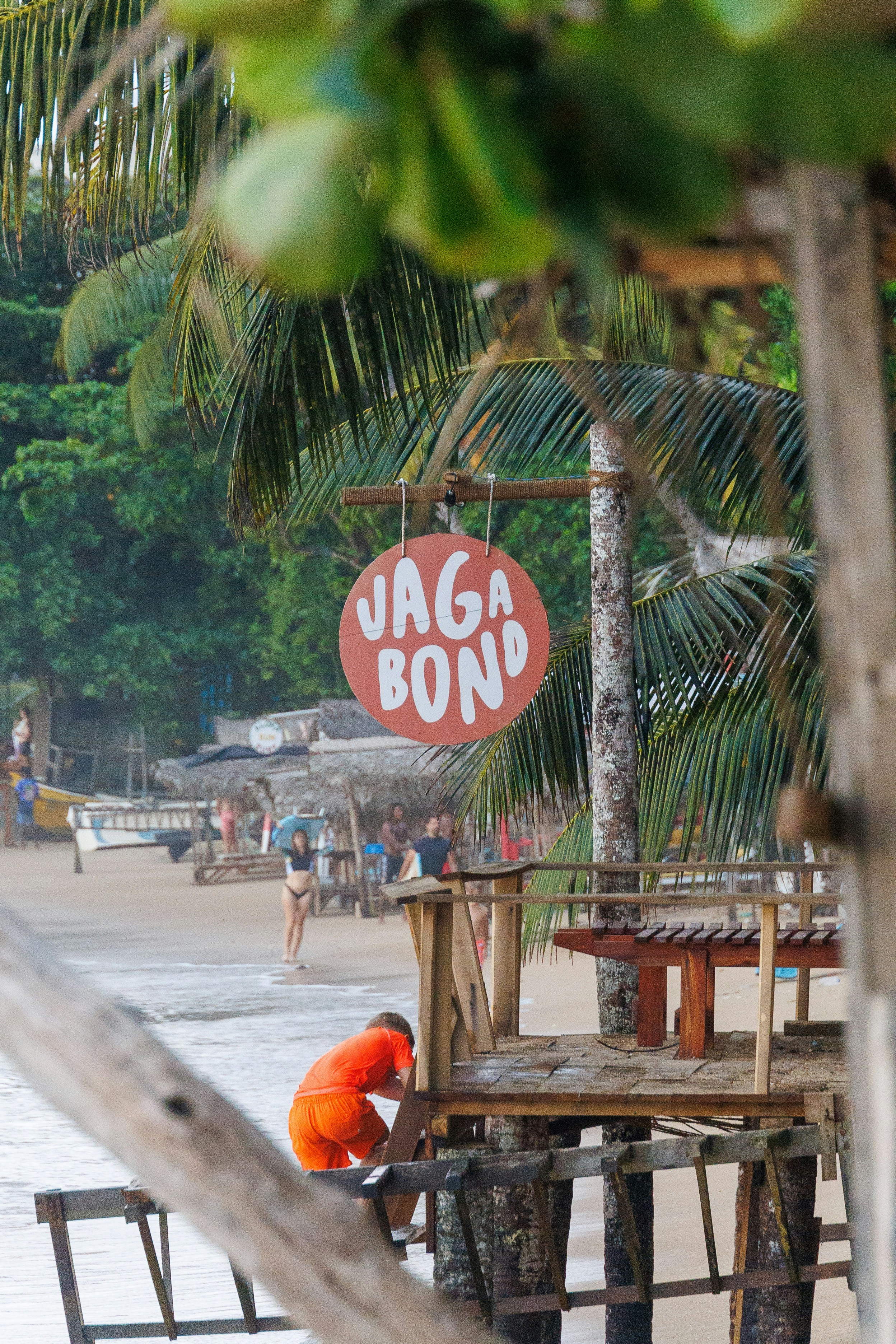 The "vagabond" sign hangs on a beach. photo – Free Beach Image on Unsplash