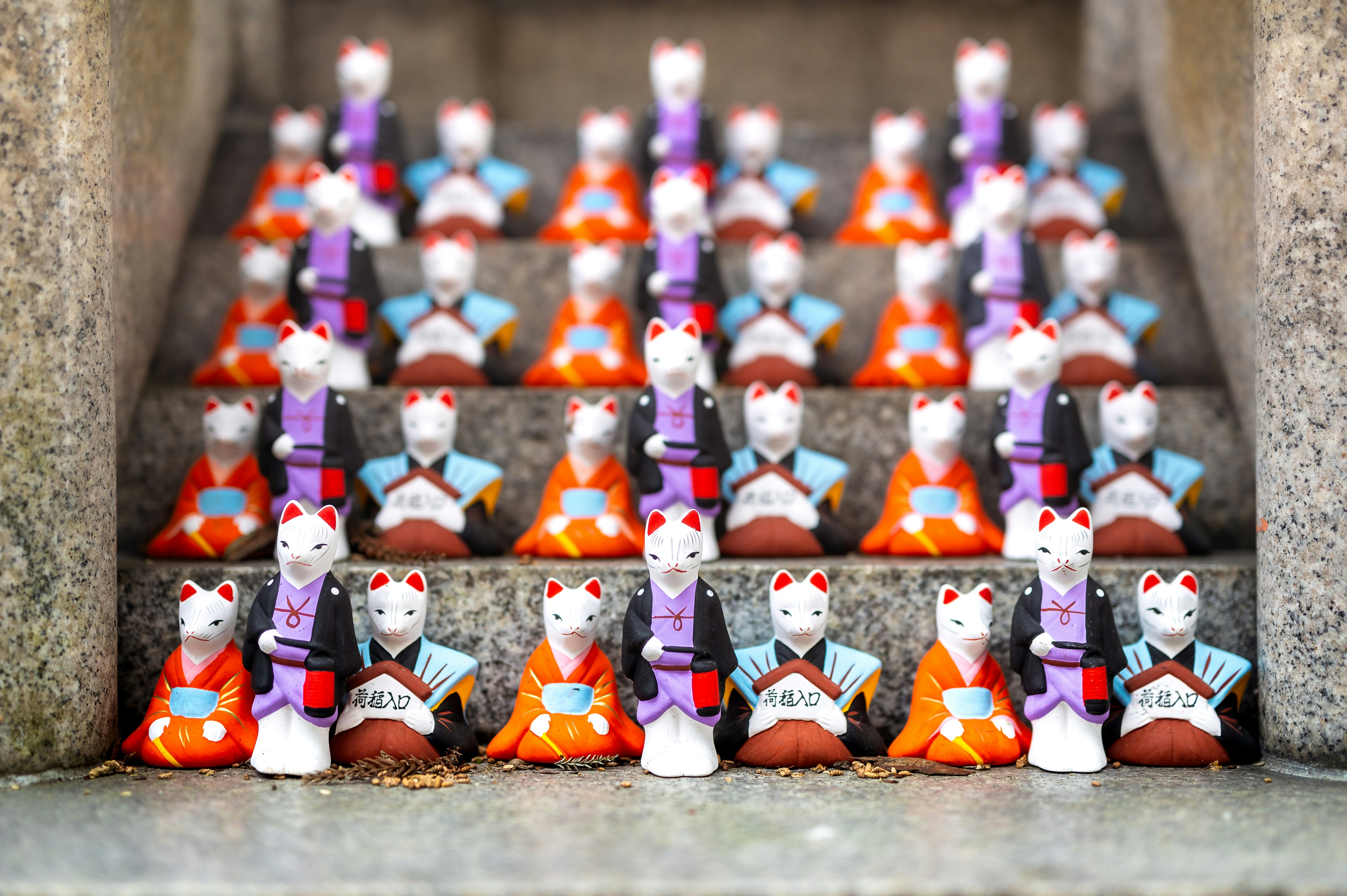 Many japanese fox statues are arranged on steps. photo – Free Japan ...