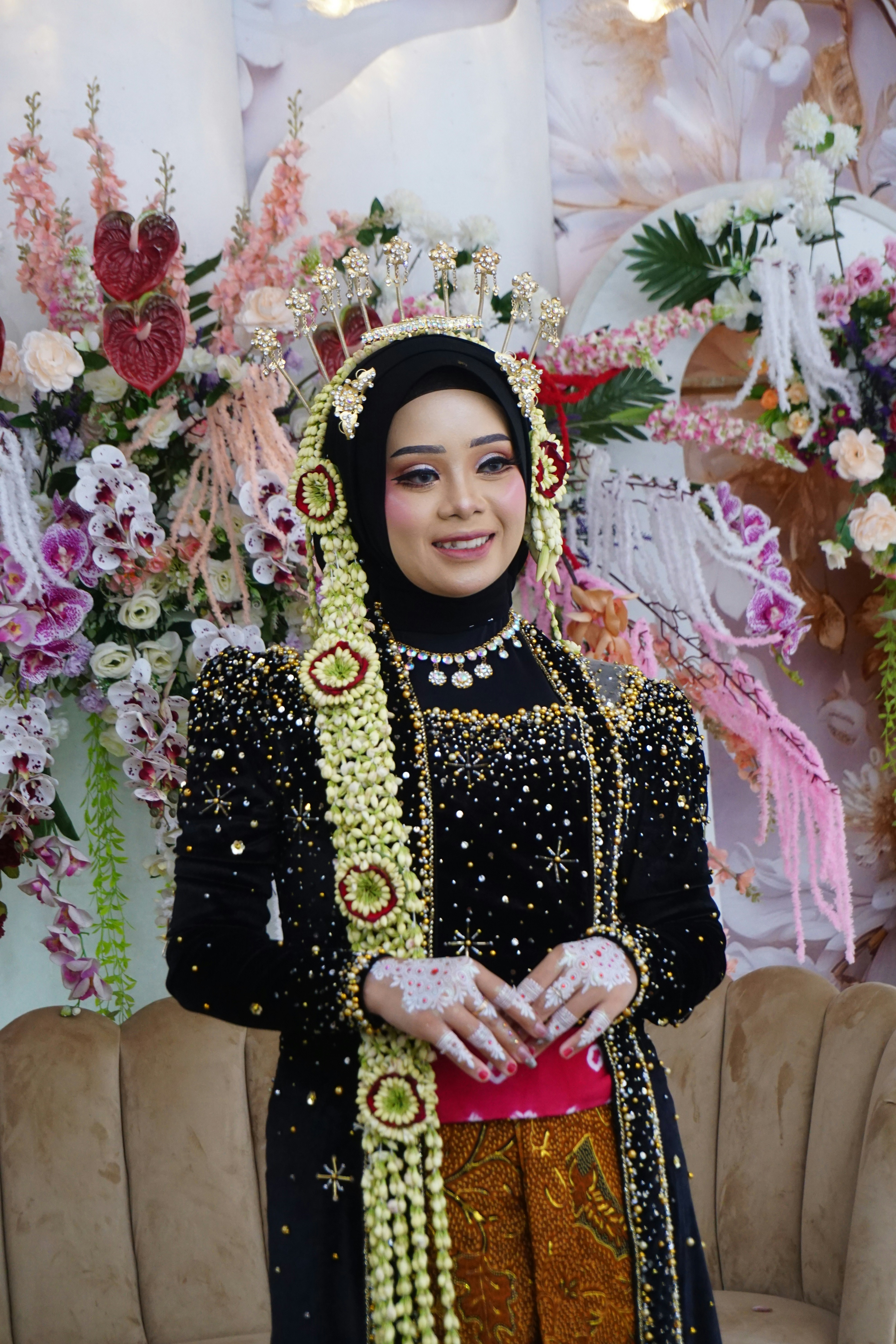 A beautiful bride poses for a photo. photo – Free Wedding Image on Unsplash