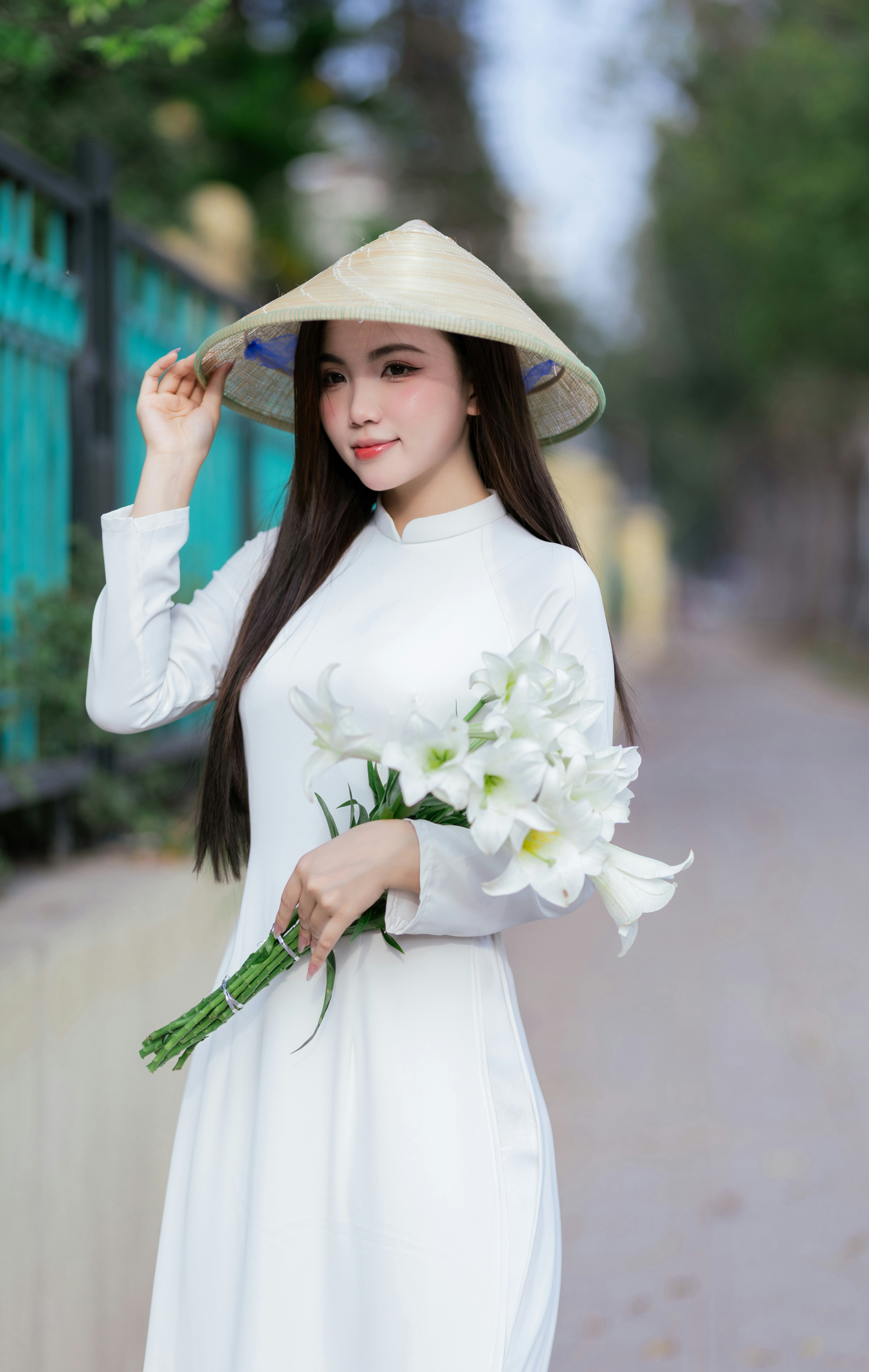 Vietnamese girl wearing ao dai