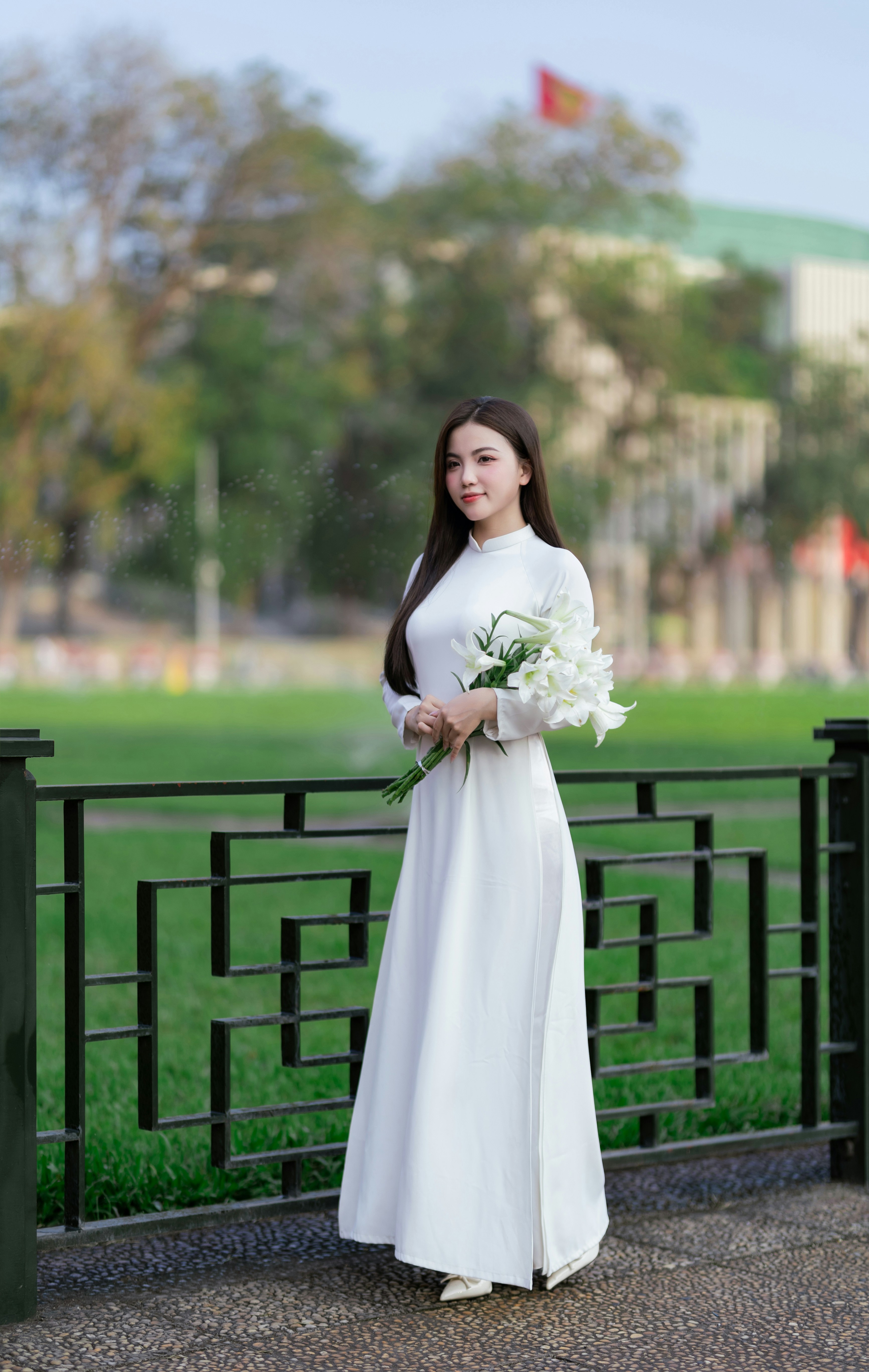 Woman poses in white dress, holding white flowers. photo – Free ...