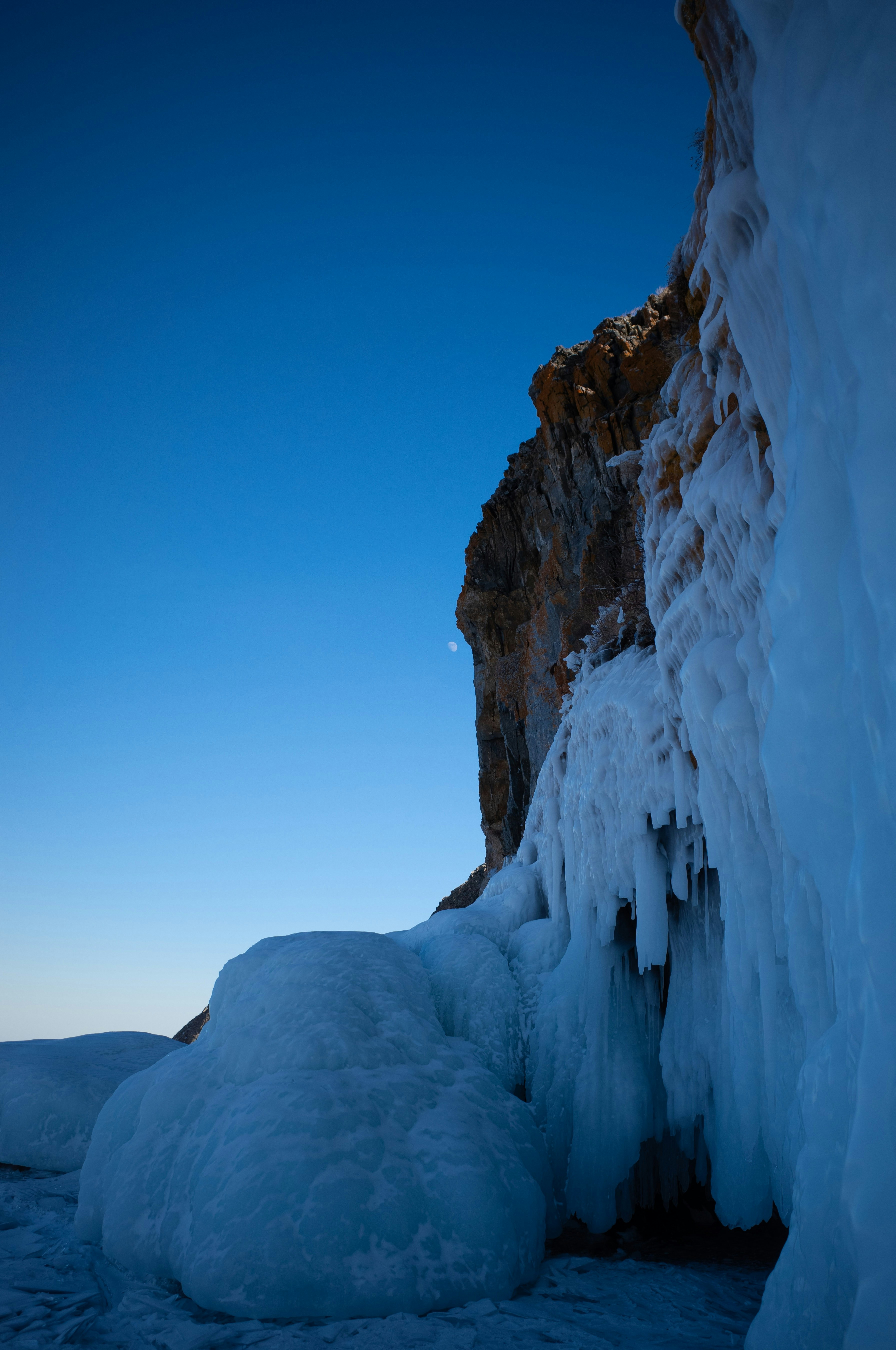 Frozen cliffs and ice formations under a blue sky. photo – Free Outdoor ...