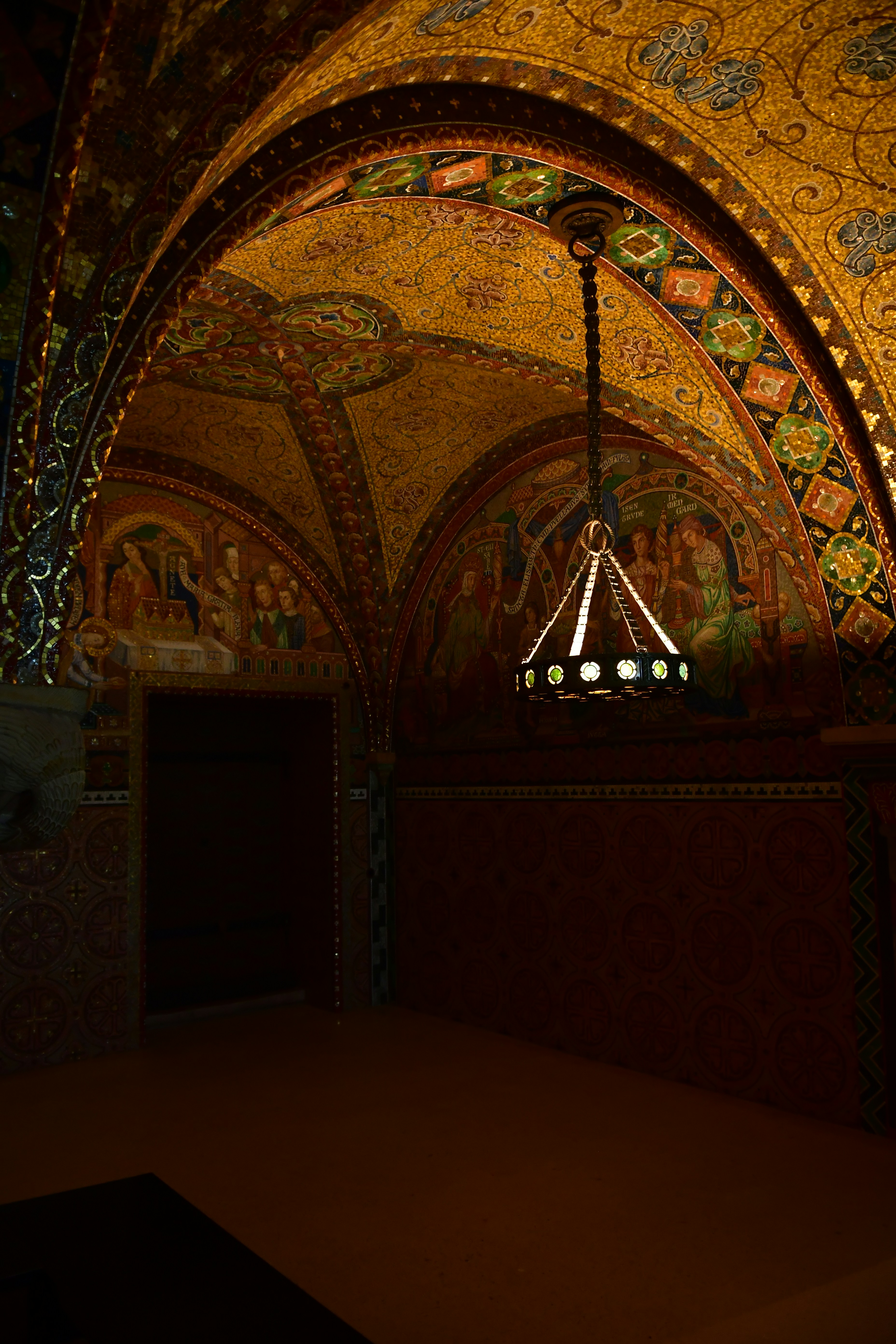 A beautiful, intricate room with ornate details. photo – Free ...