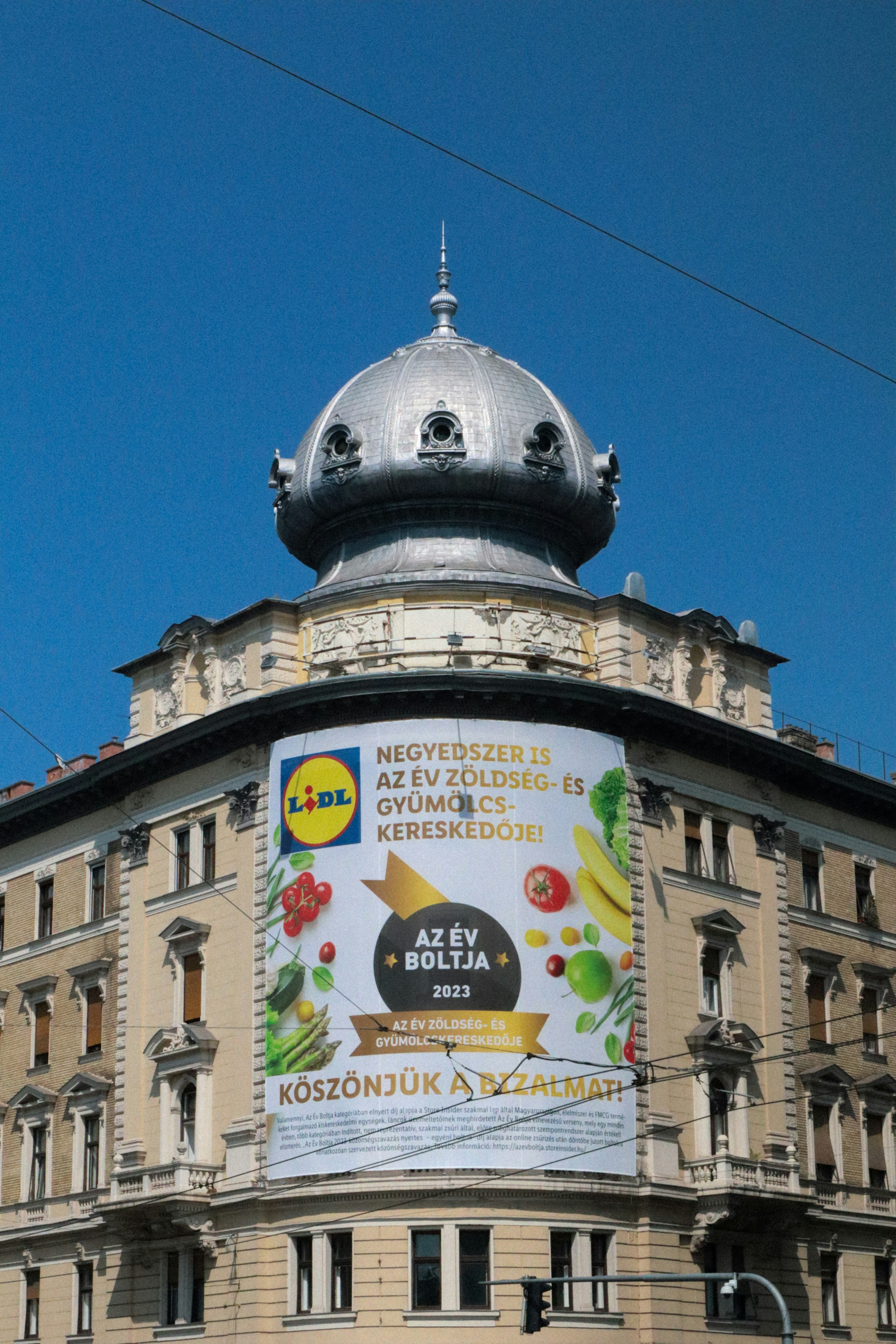 A building with a lidl advertisement is visible. photo – Free Budapest ...