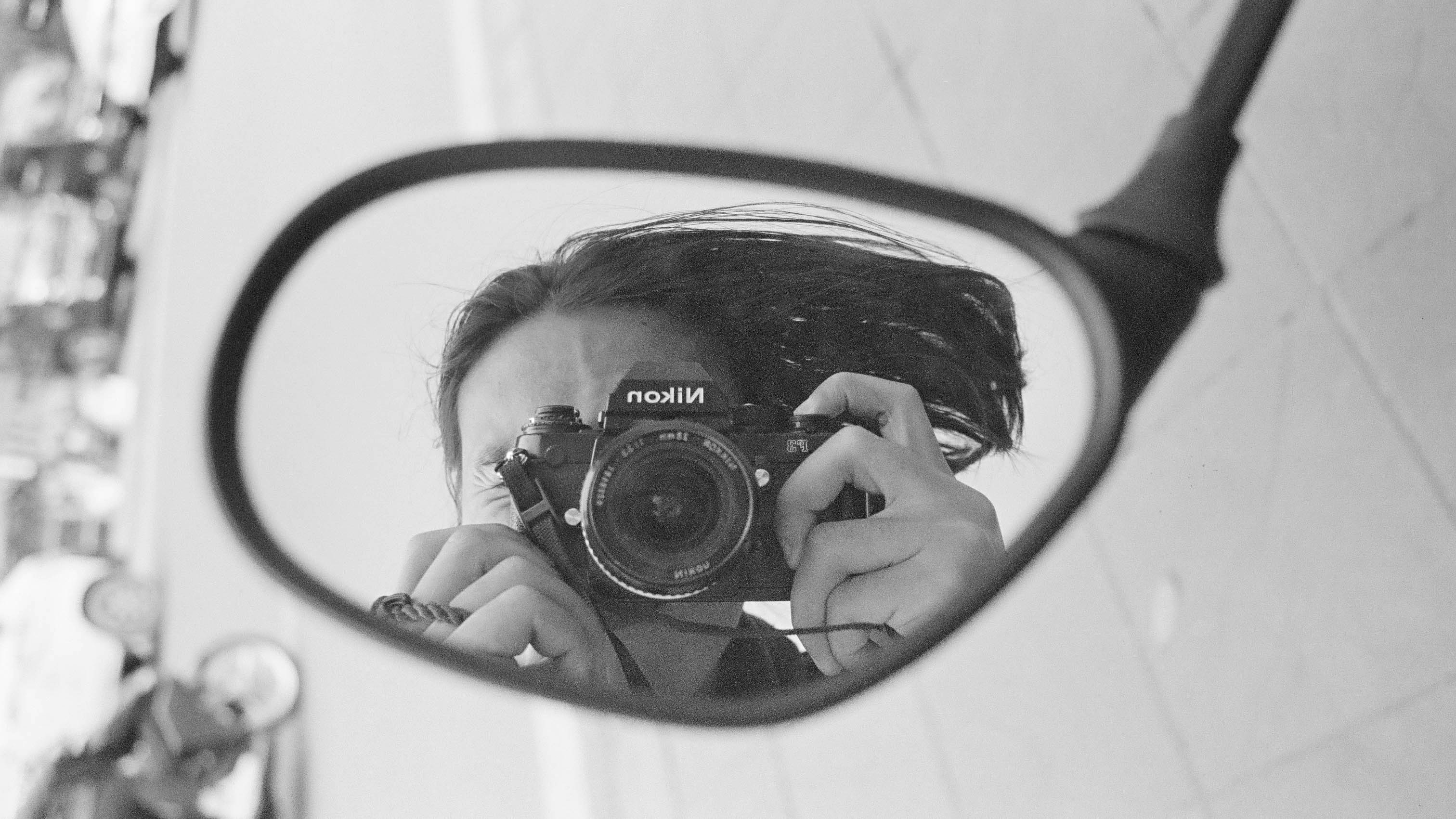 A photographer takes a photo in a mirror. photo – Free Image on Unsplash