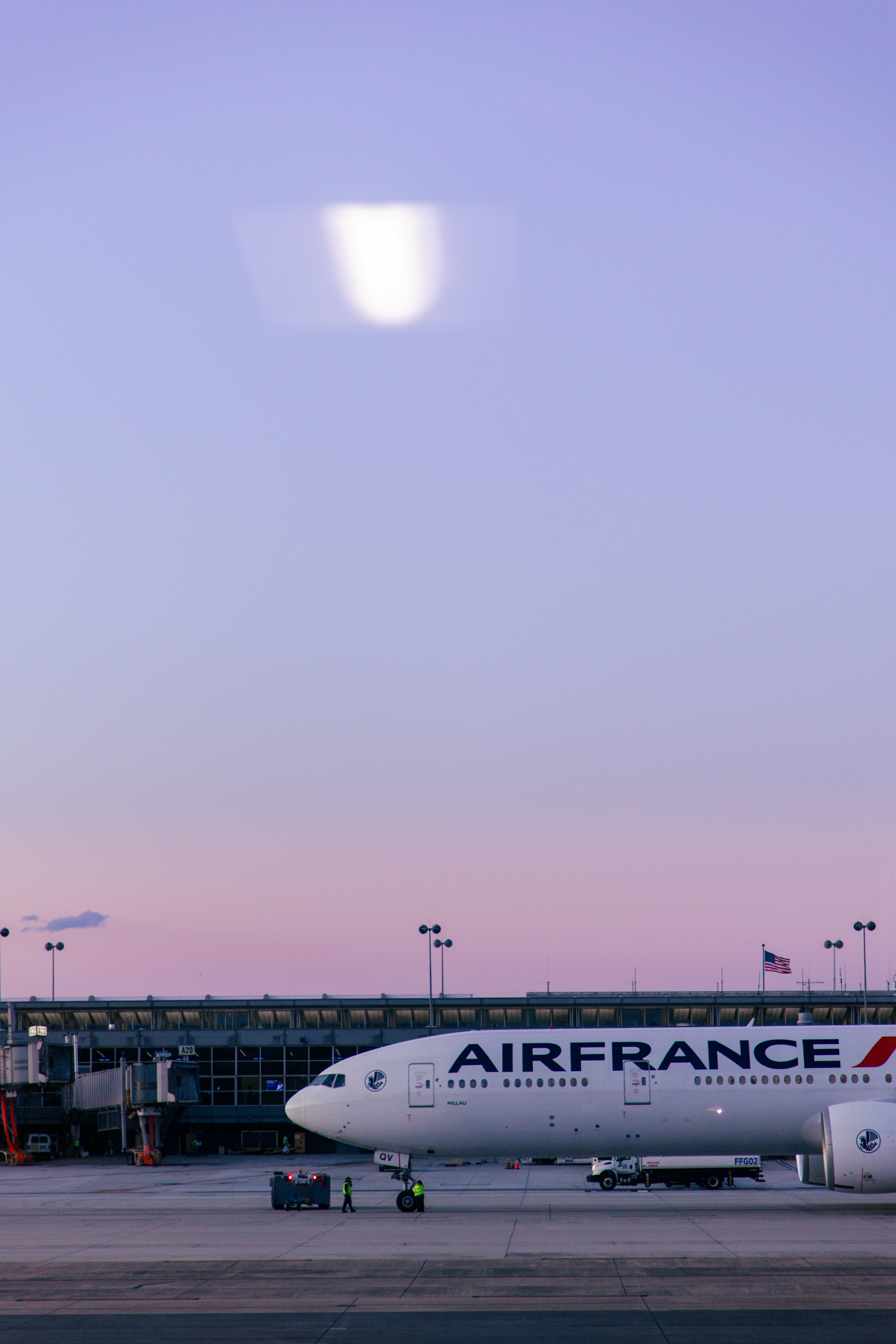 Air france plane parked at the airport. photo – Free Image on Unsplash