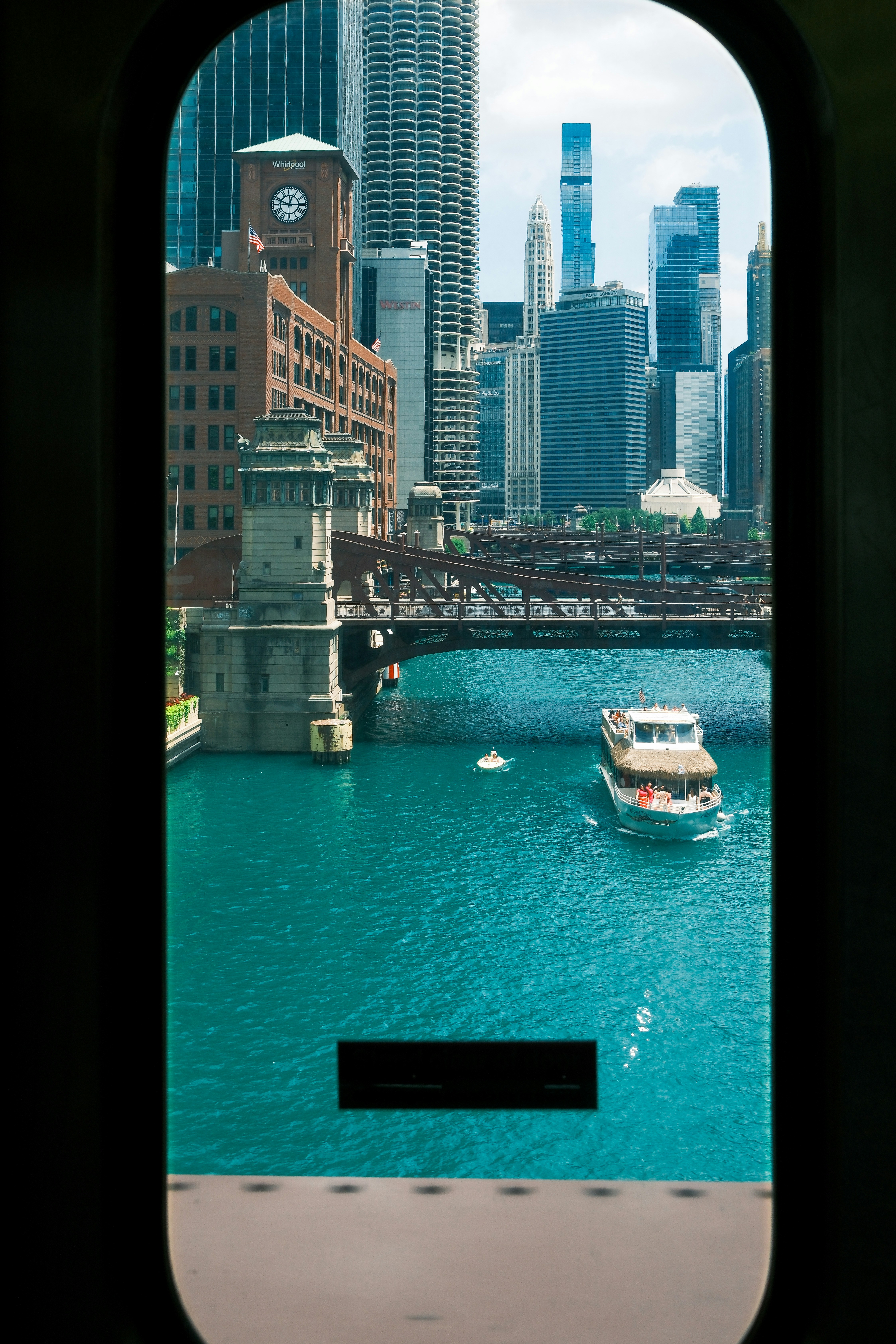 Chicago skyline viewed through an archway. photo – Free Architecture ...