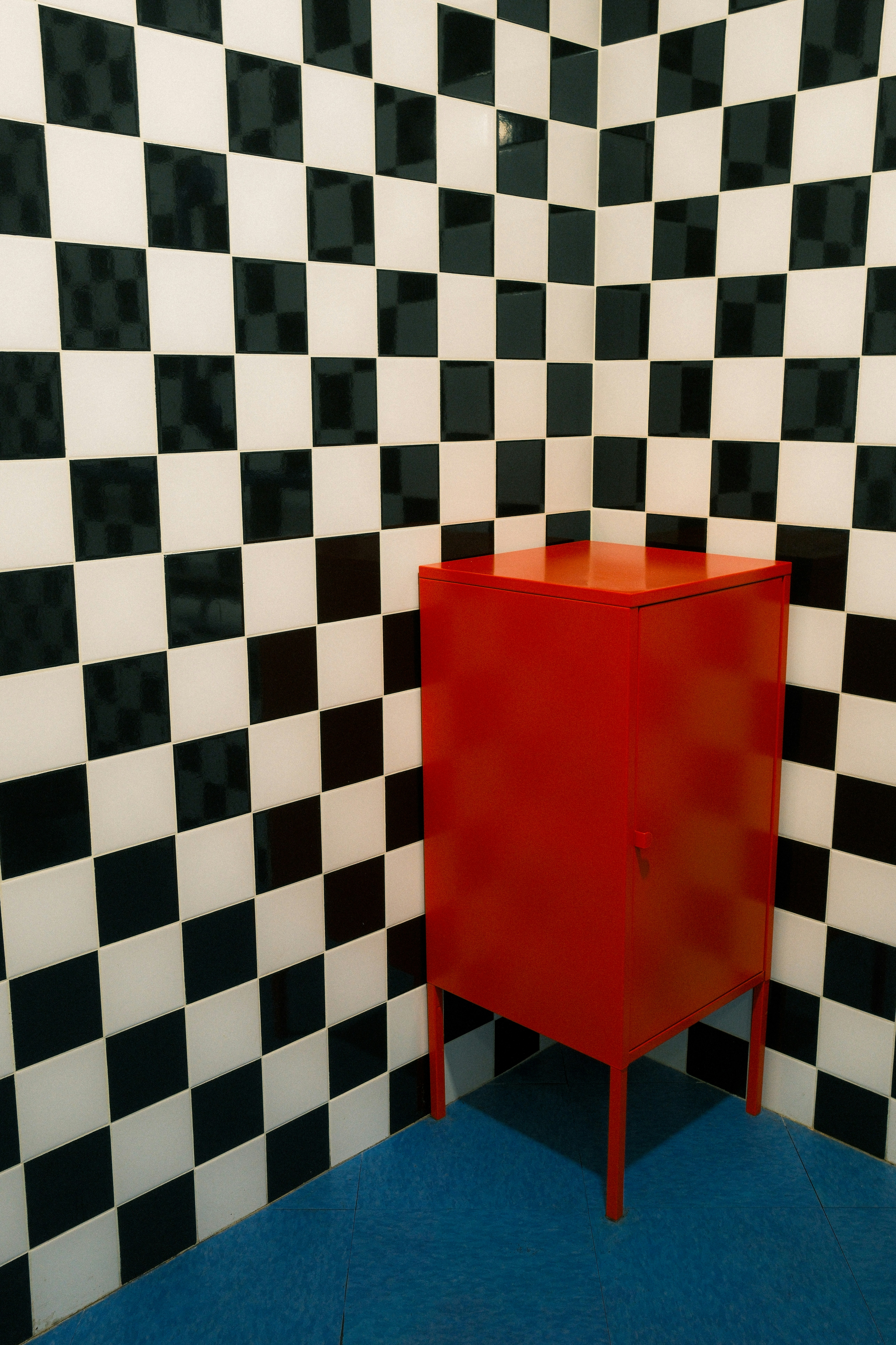 Chicago in motion—towering architecture, shifting light, and street rhythms. A city of bold lines and everyday stories, captured between its skyline and sidewalks.