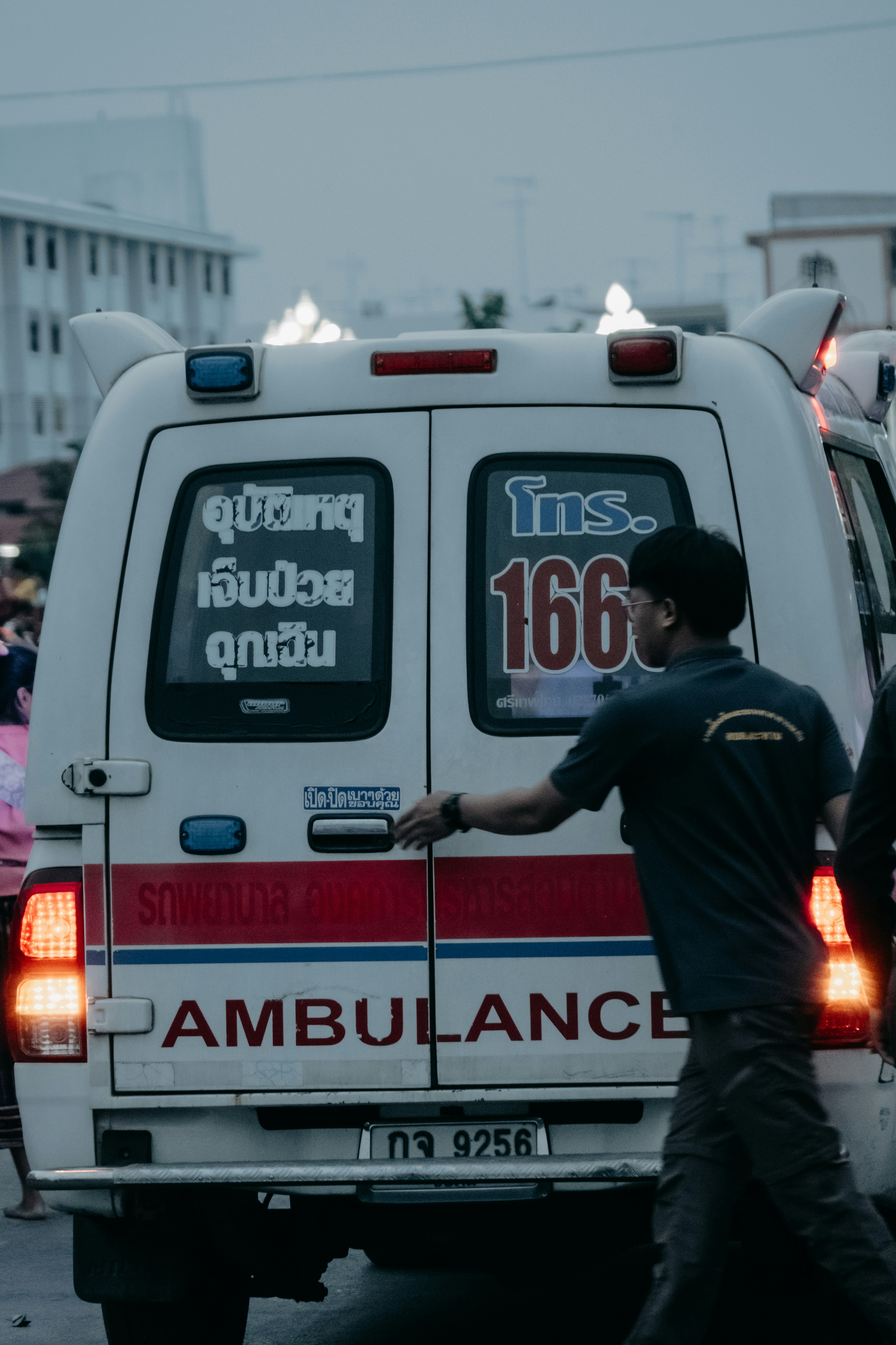 An ambulance and medical personnel are on the scene. photo – Free Image ...