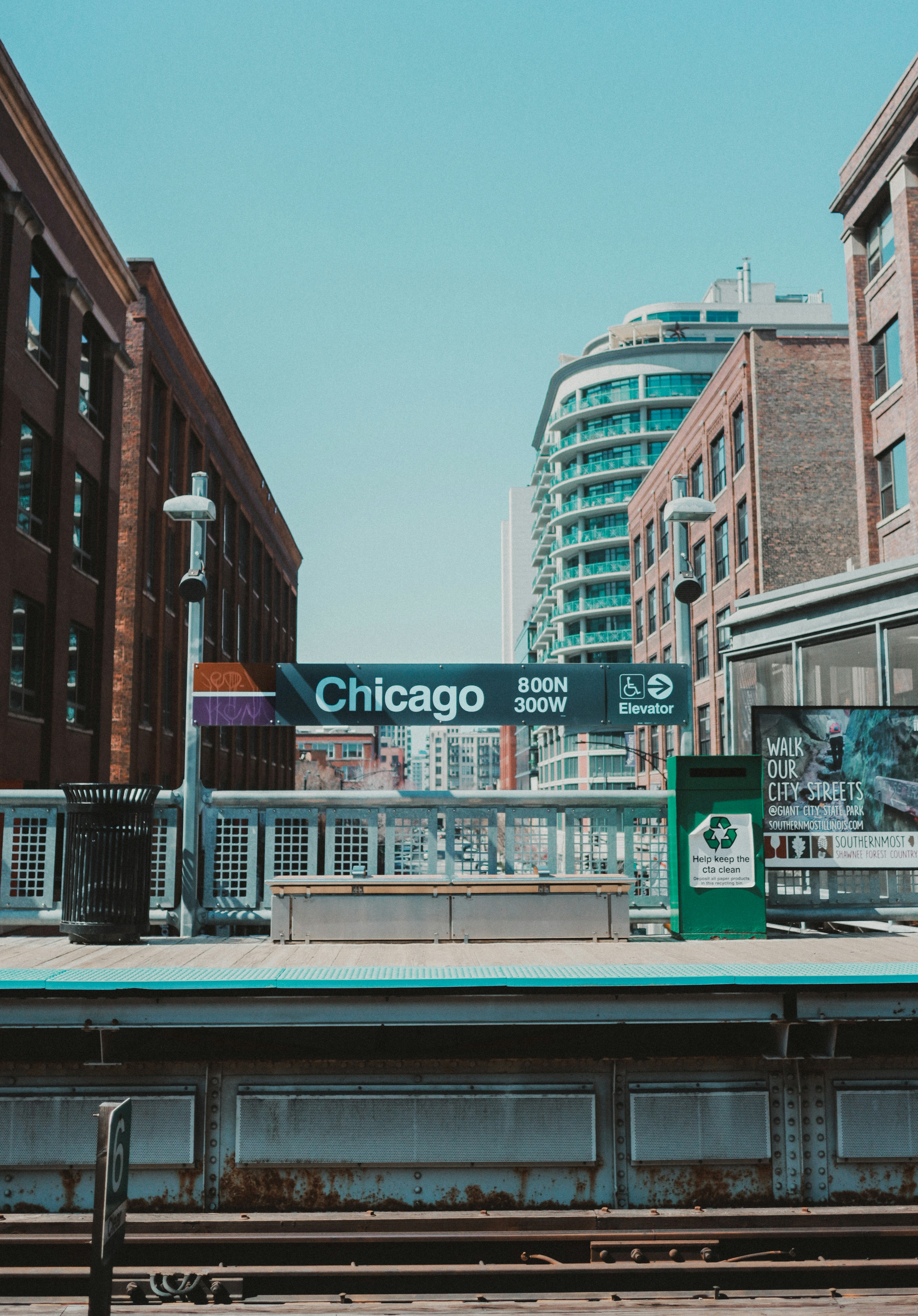 Chicago train station platform on a sunny day. photo – Free Street ...