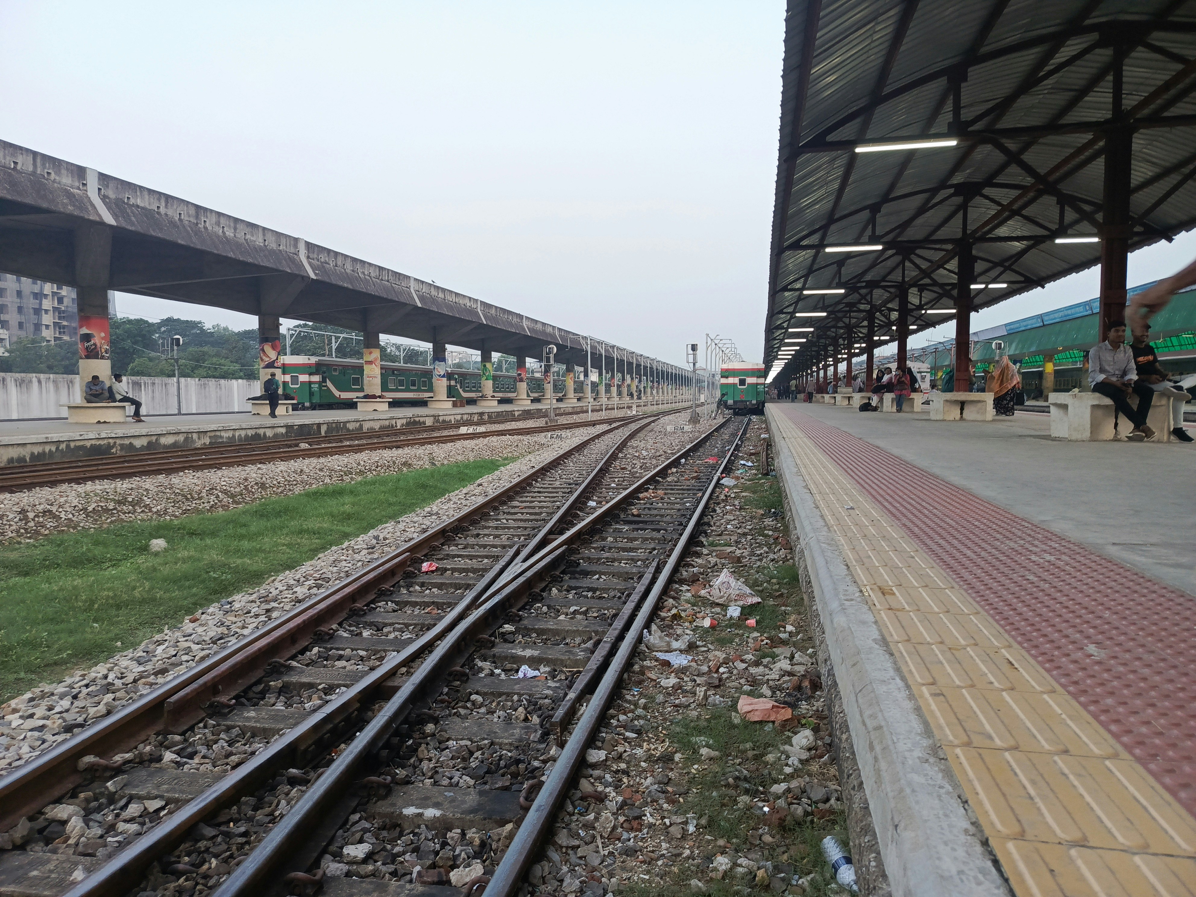 Train tracks lead towards a covered platform. photo – Free Image on ...