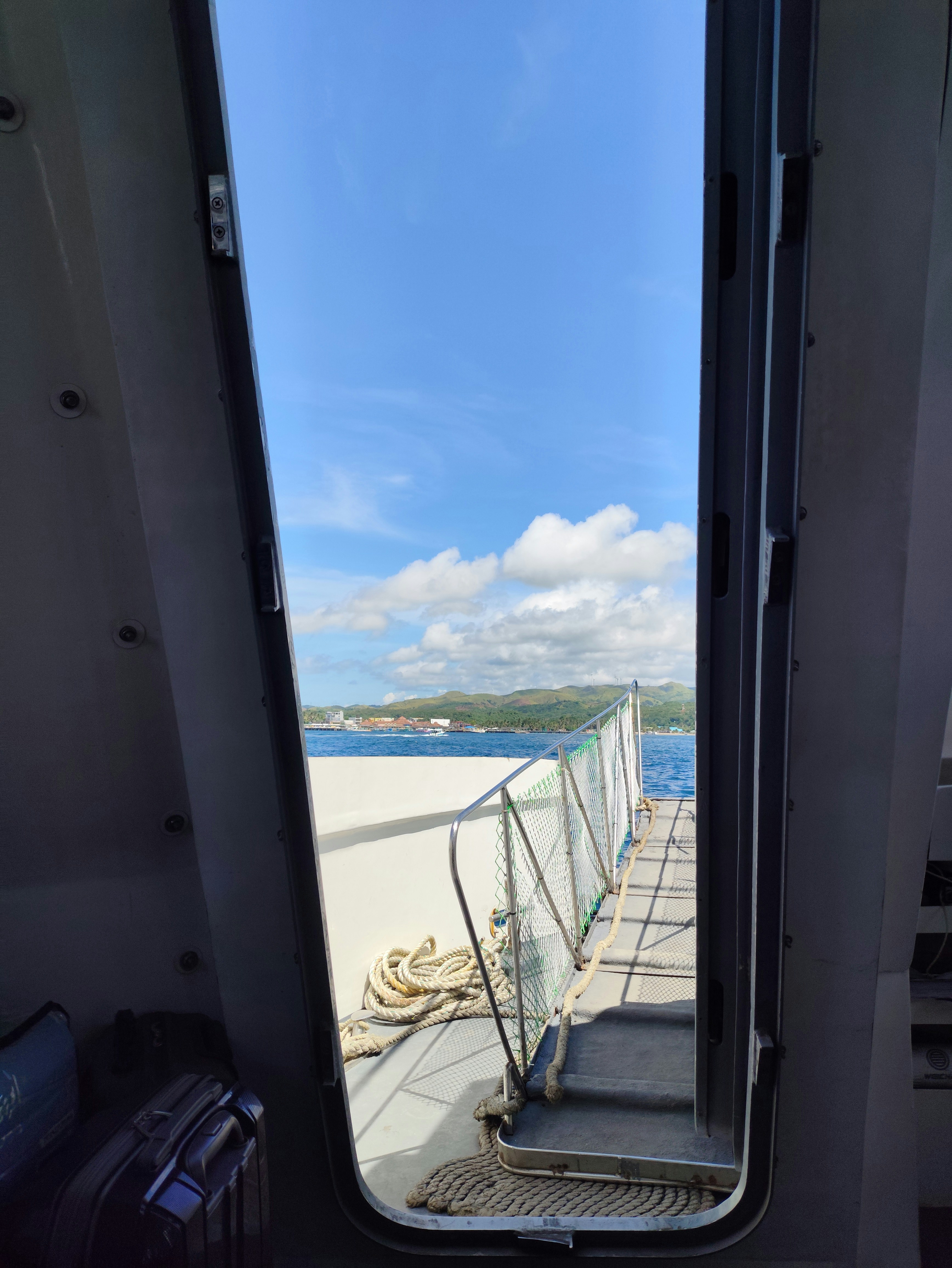 ボートの中から外を眺める。の写真 – Unsplashの無料画像