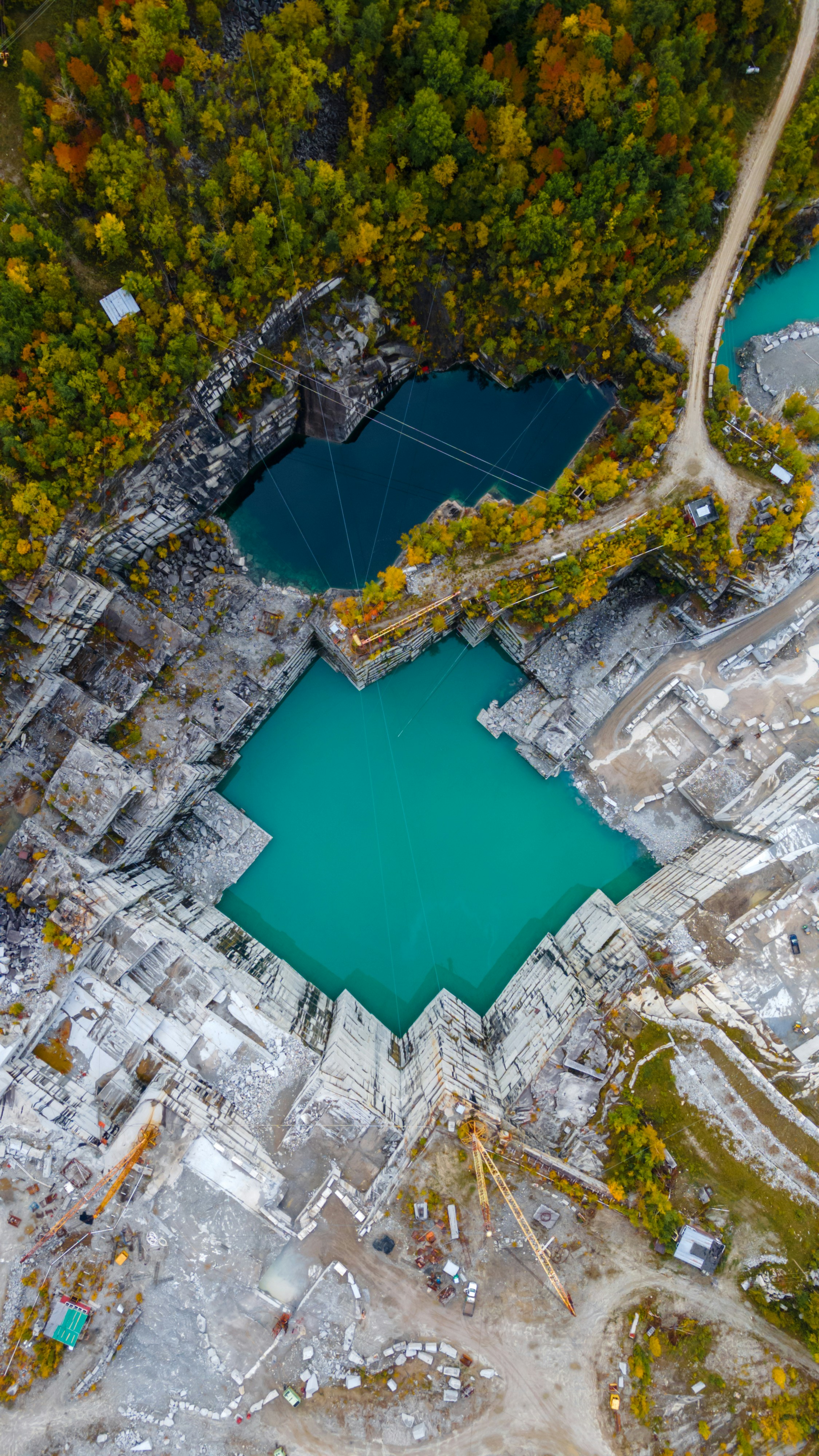Overhead view of a beautiful turquoise quarry. photo – Free Fall Image ...