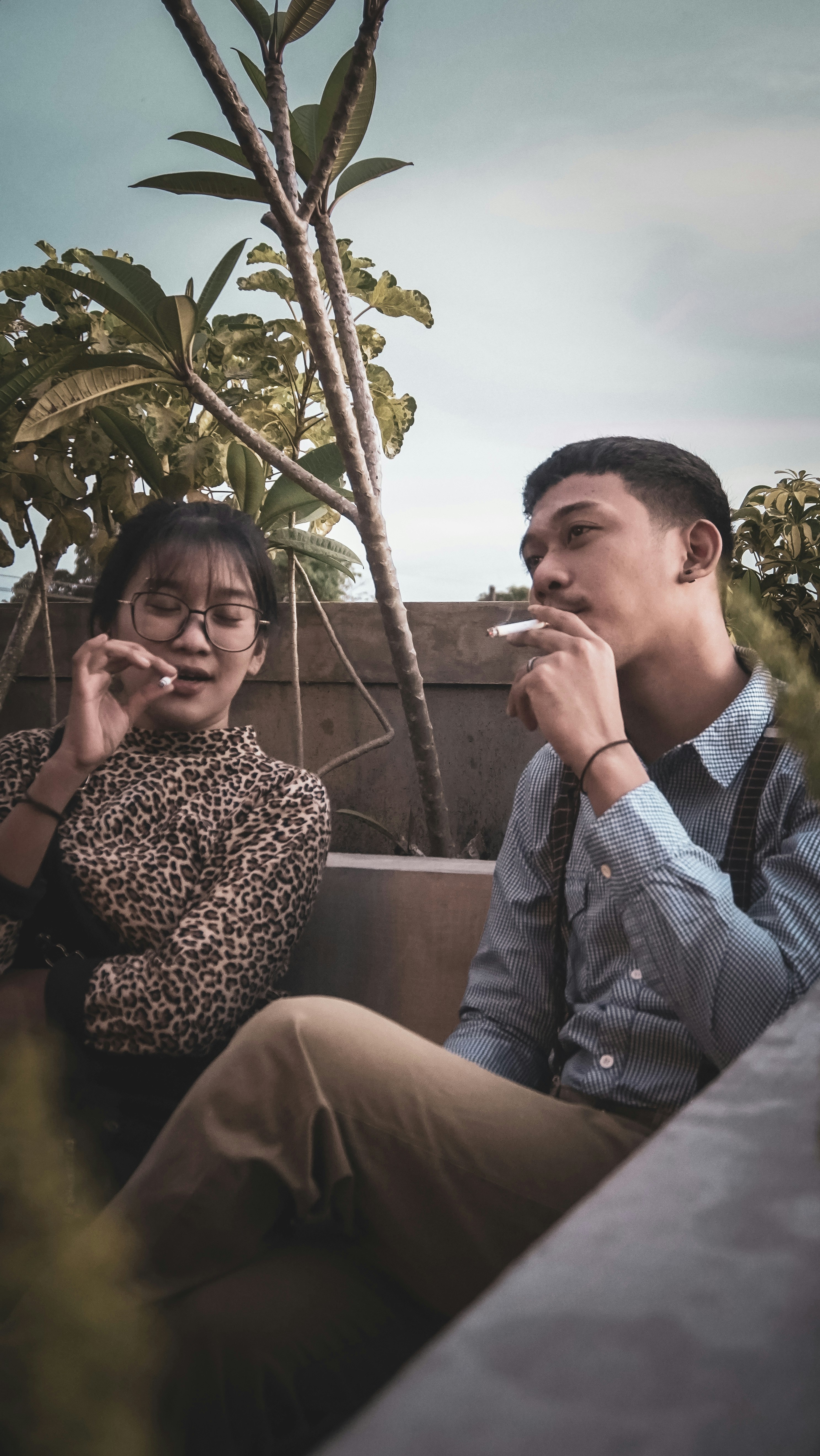 Two people enjoy smoking outdoors. photo – Free Fashion Image on Unsplash