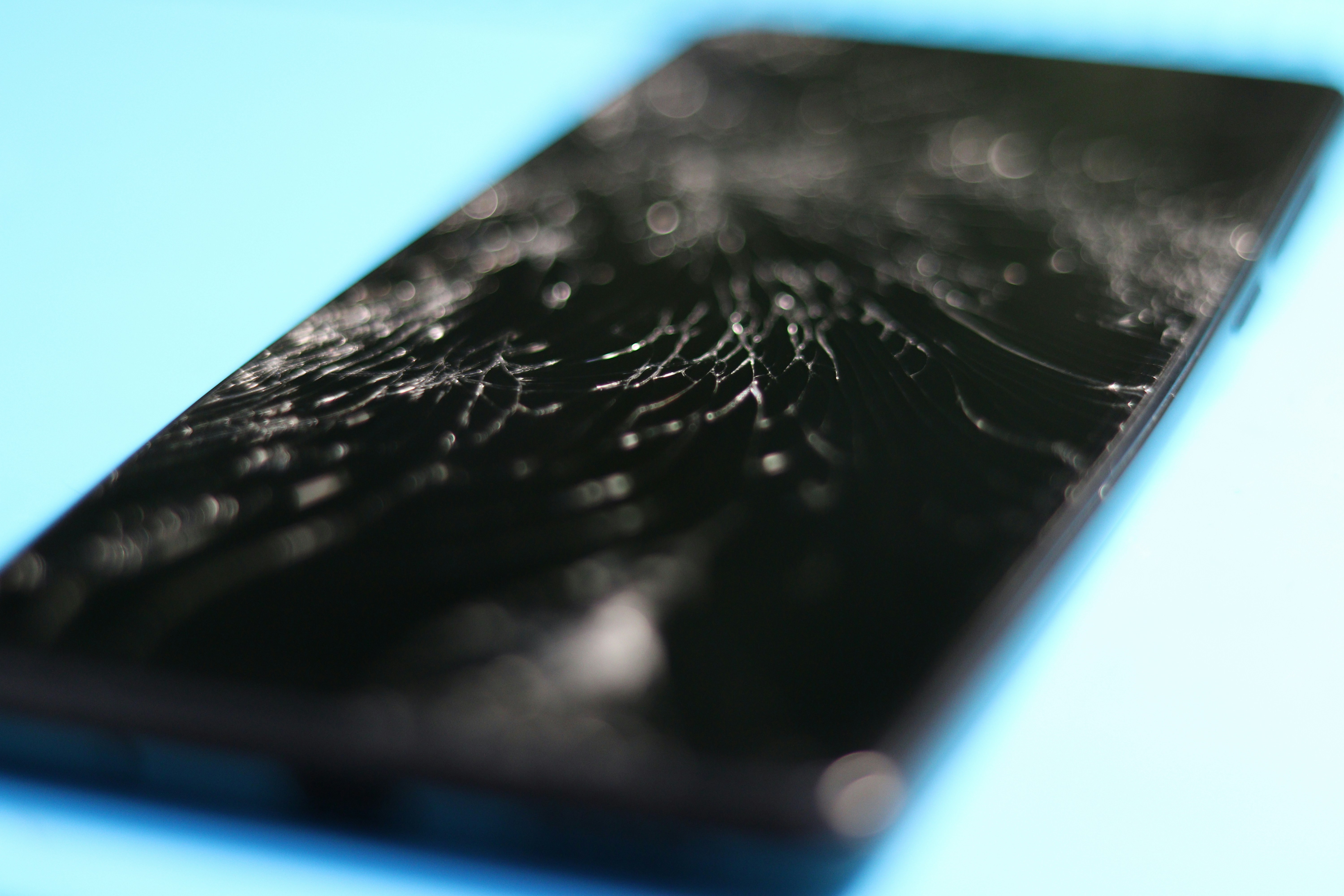 Shattered phone screen, broken and unusable. photo – Free Cracked ...