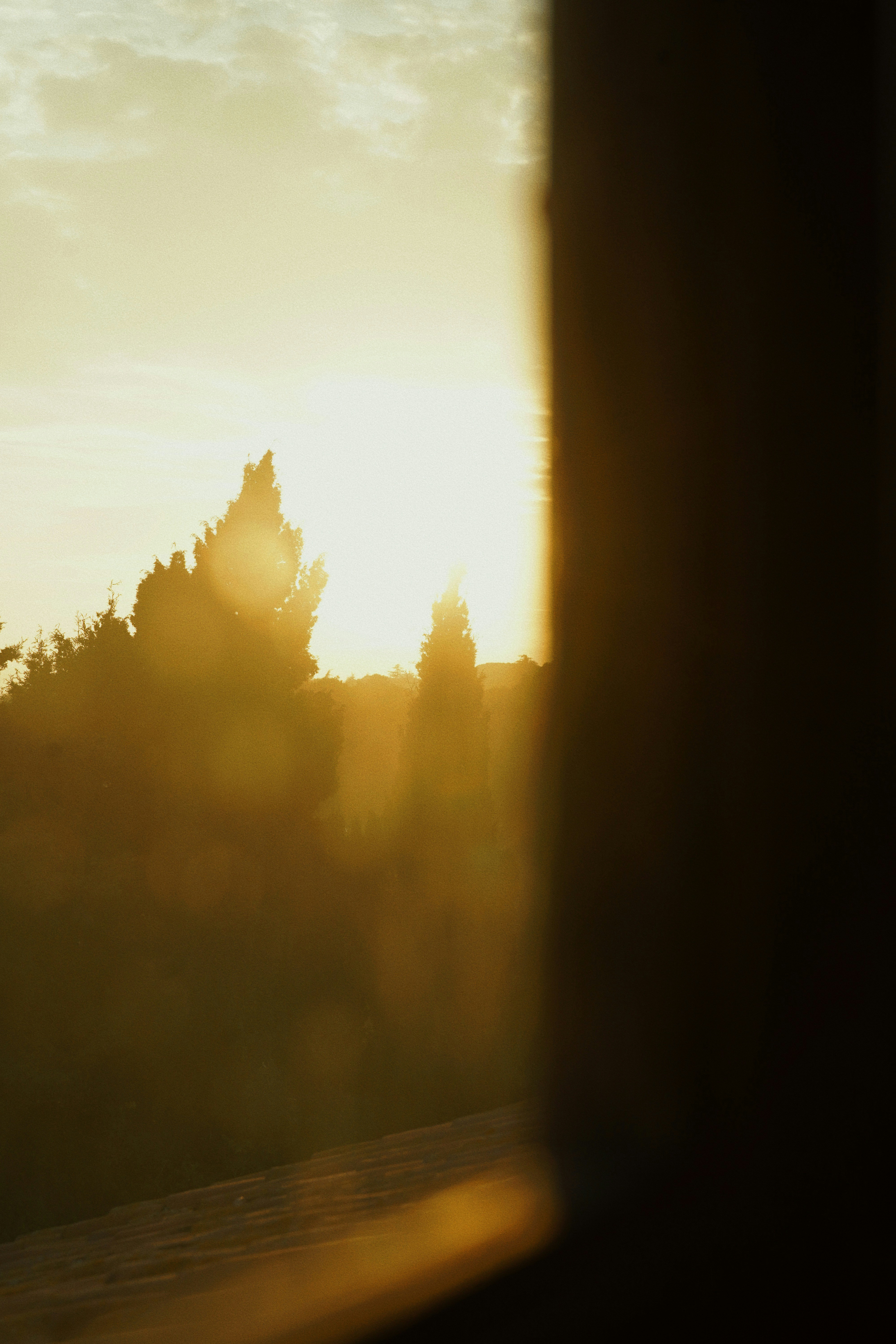 Golden sunset through the window. photo – Free Sunset Image on Unsplash