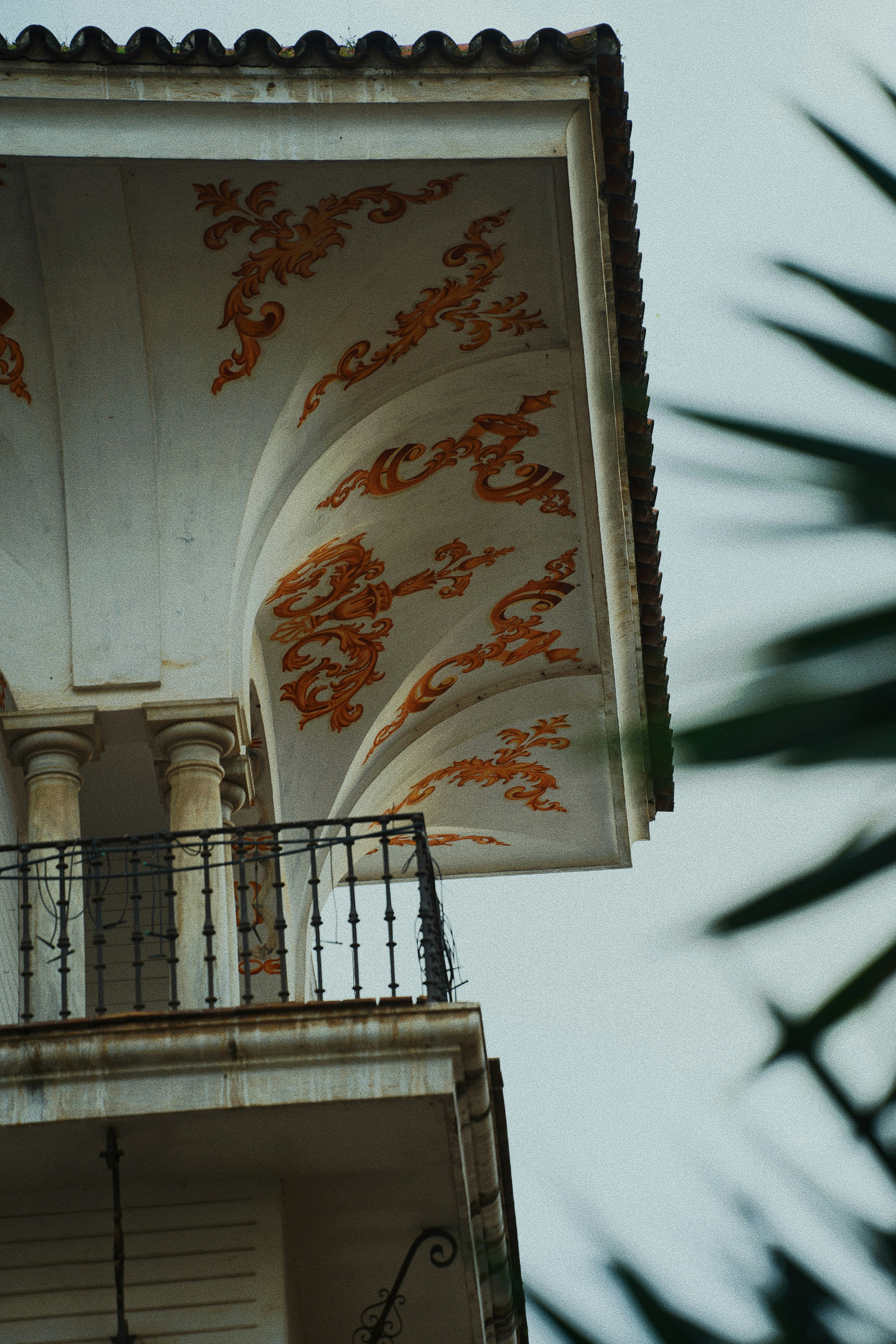 Ornate Balcony Overhang: Decorative Ceiling Bouquets Framing a Balcony Edge