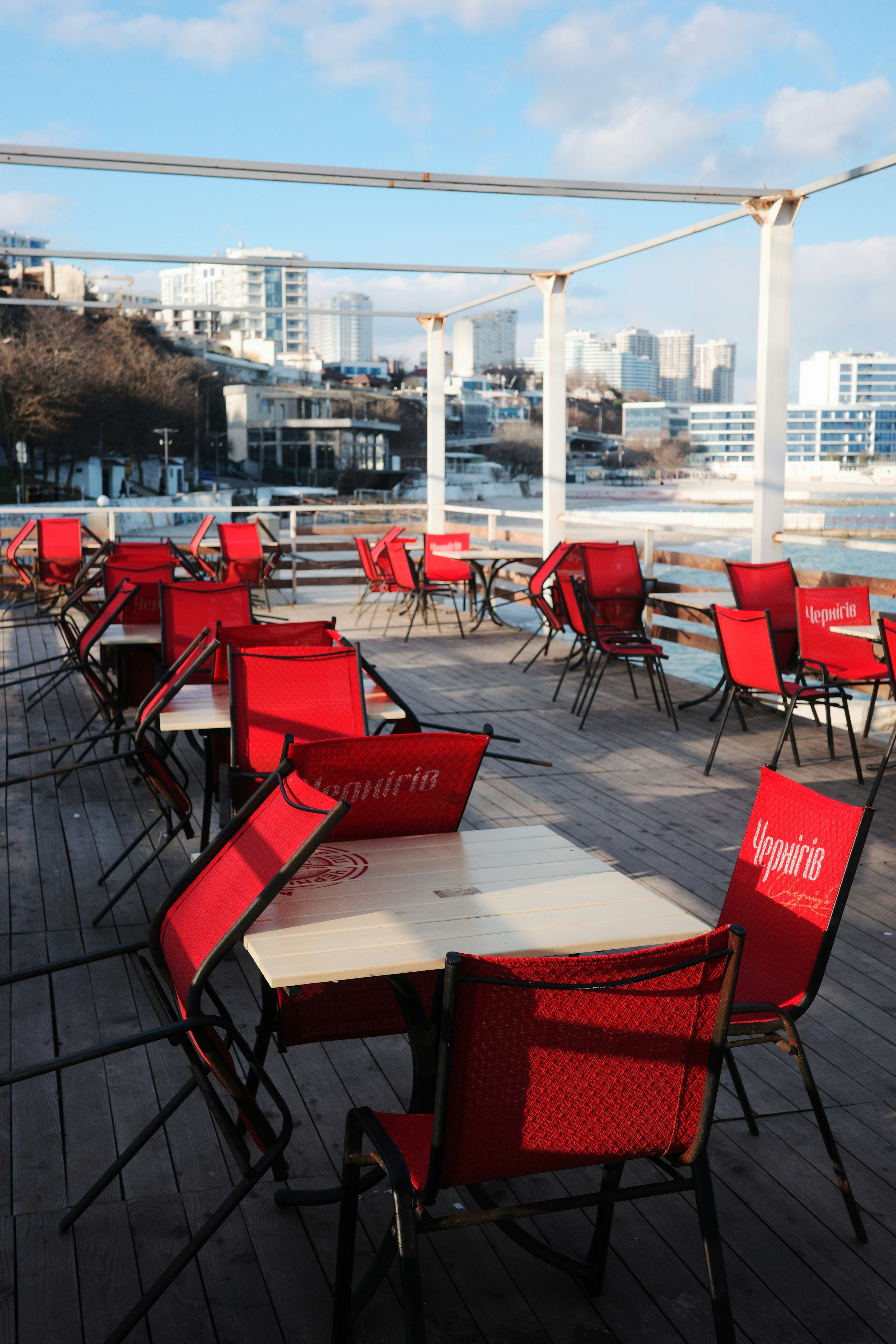 Serenity on the Waterfront: A Quiet Dining Experience