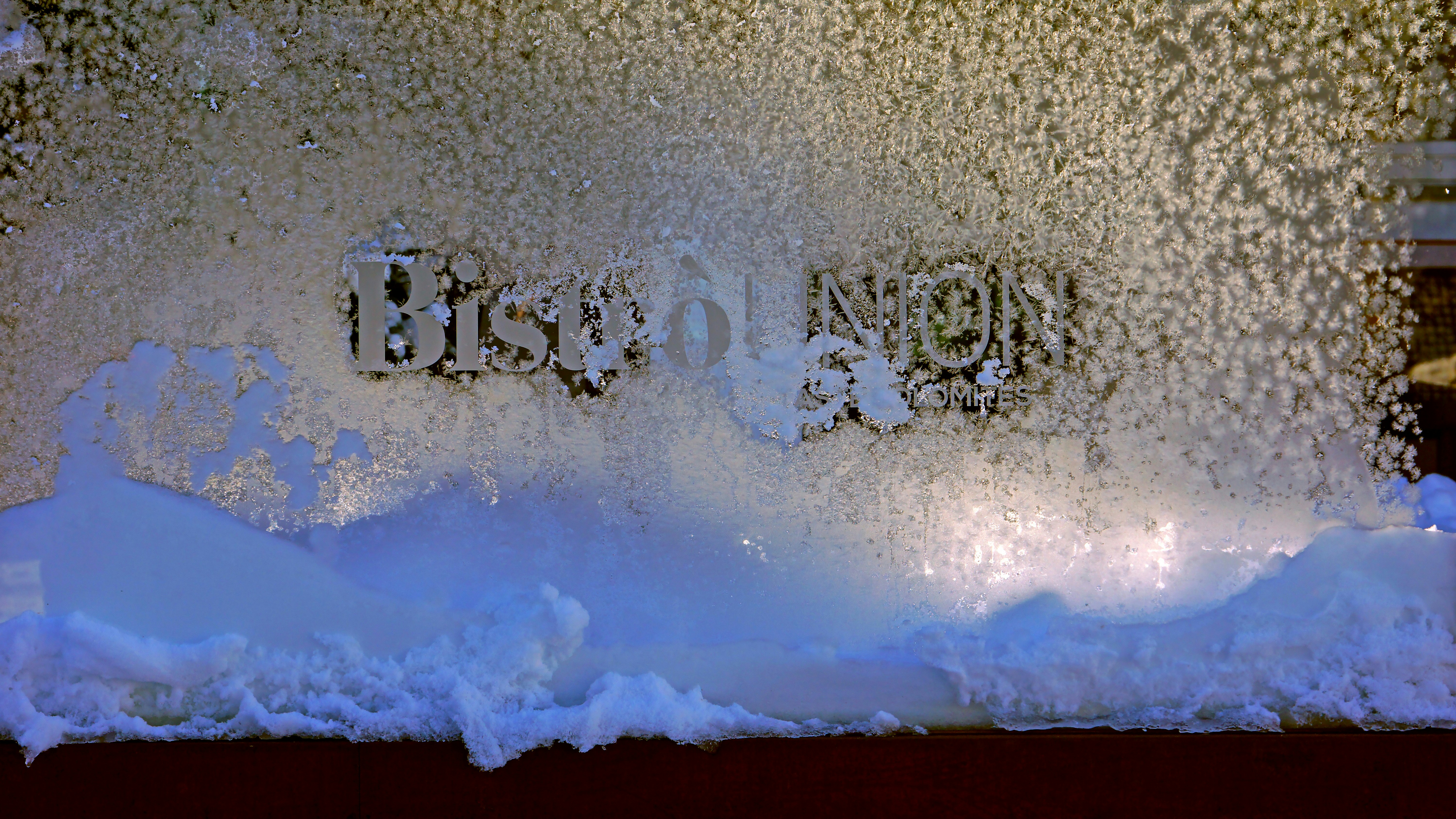 Ice covers the bloomberg logo. photo – Free Image on Unsplash