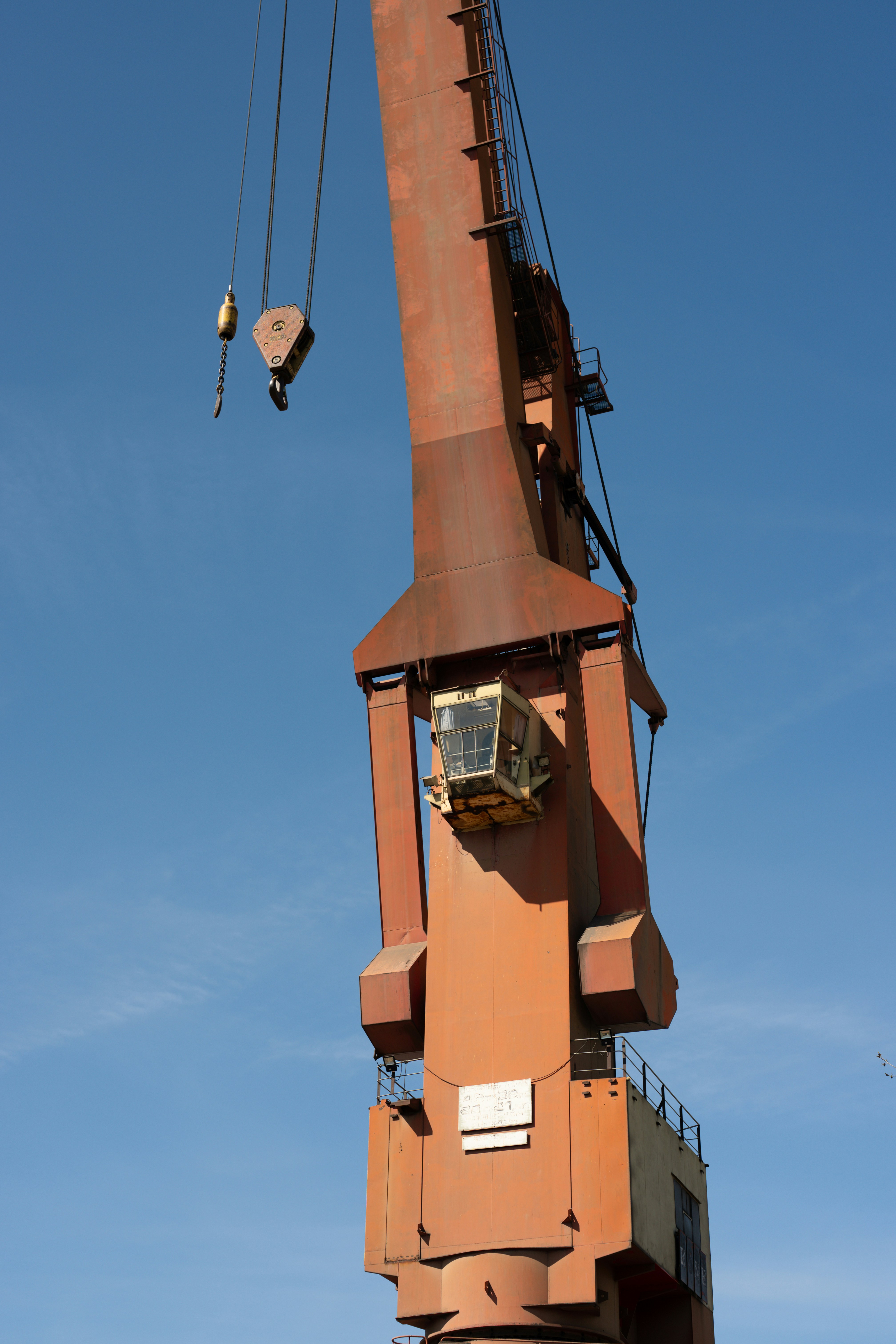 A tall, rusty crane reaches into the blue sky. photo – Free Port Image ...