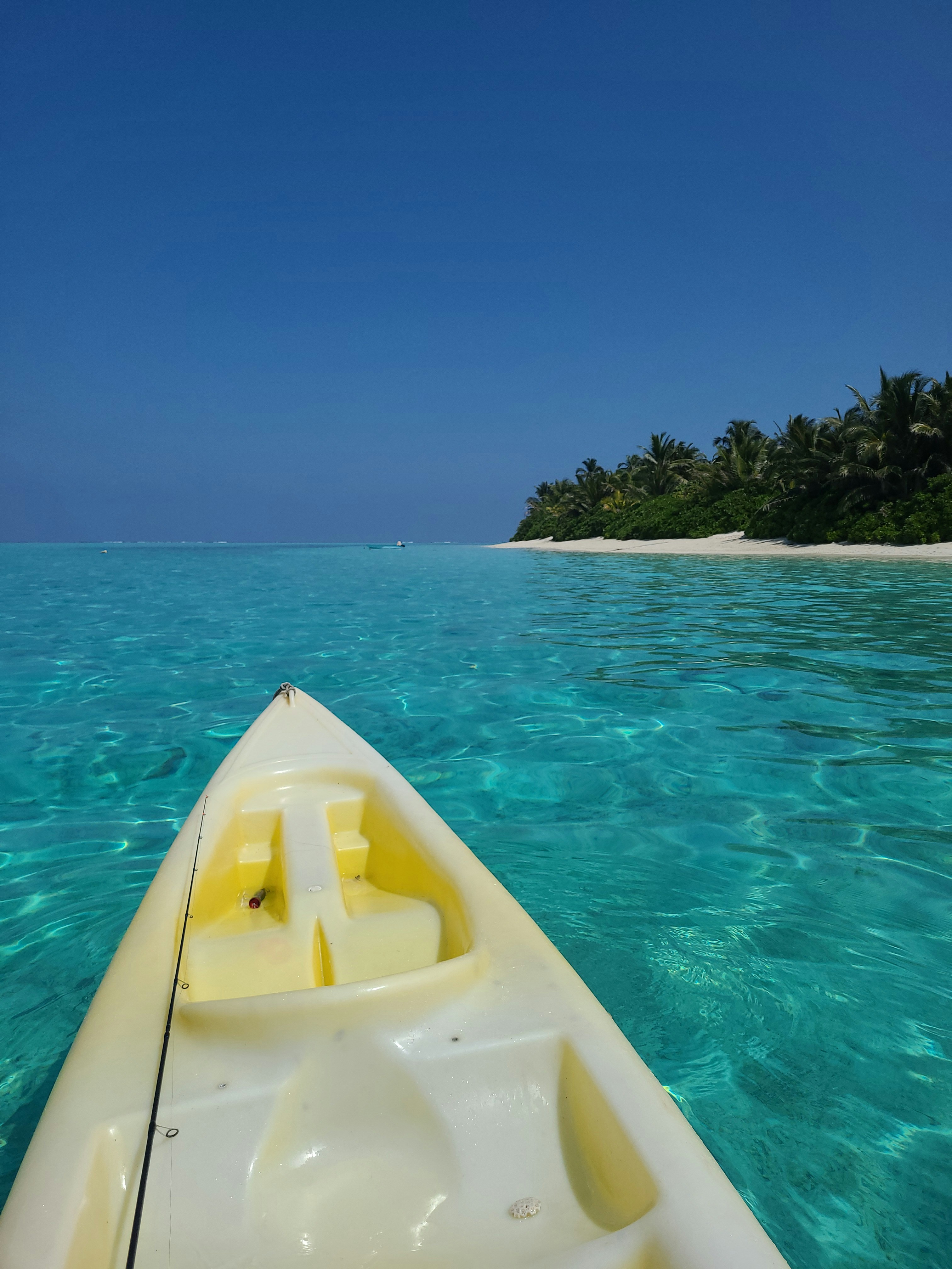 Yellow kayak on clear turquoise water near island photo – Free Beach ...