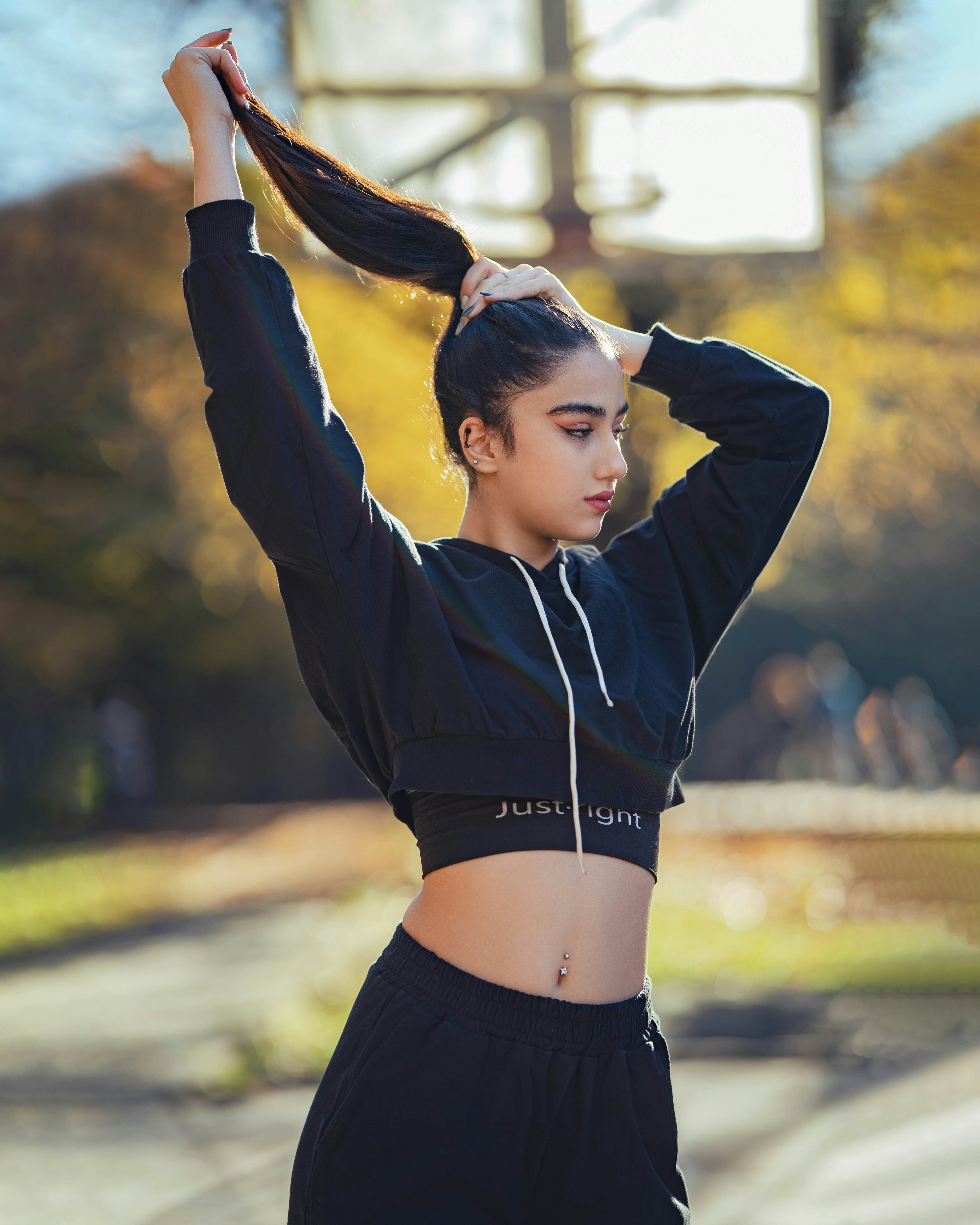 A young woman puts her hair up. photo – Free Portrait Image on Unsplash