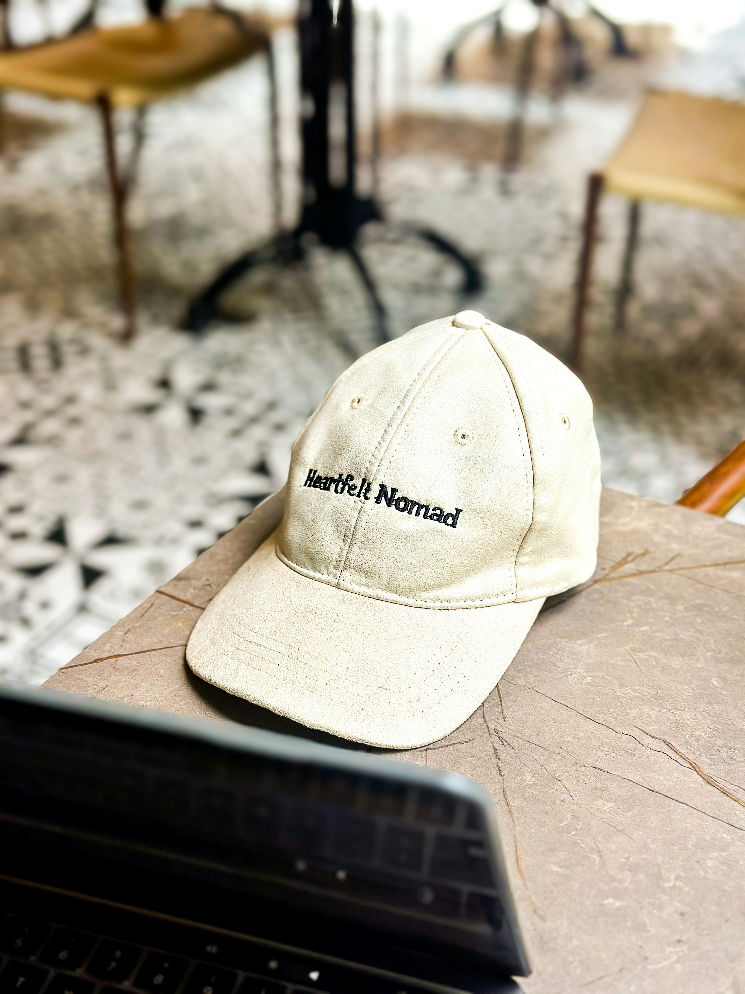 Heartfelt Nomad Cap Anchors a Quiet Café Moment