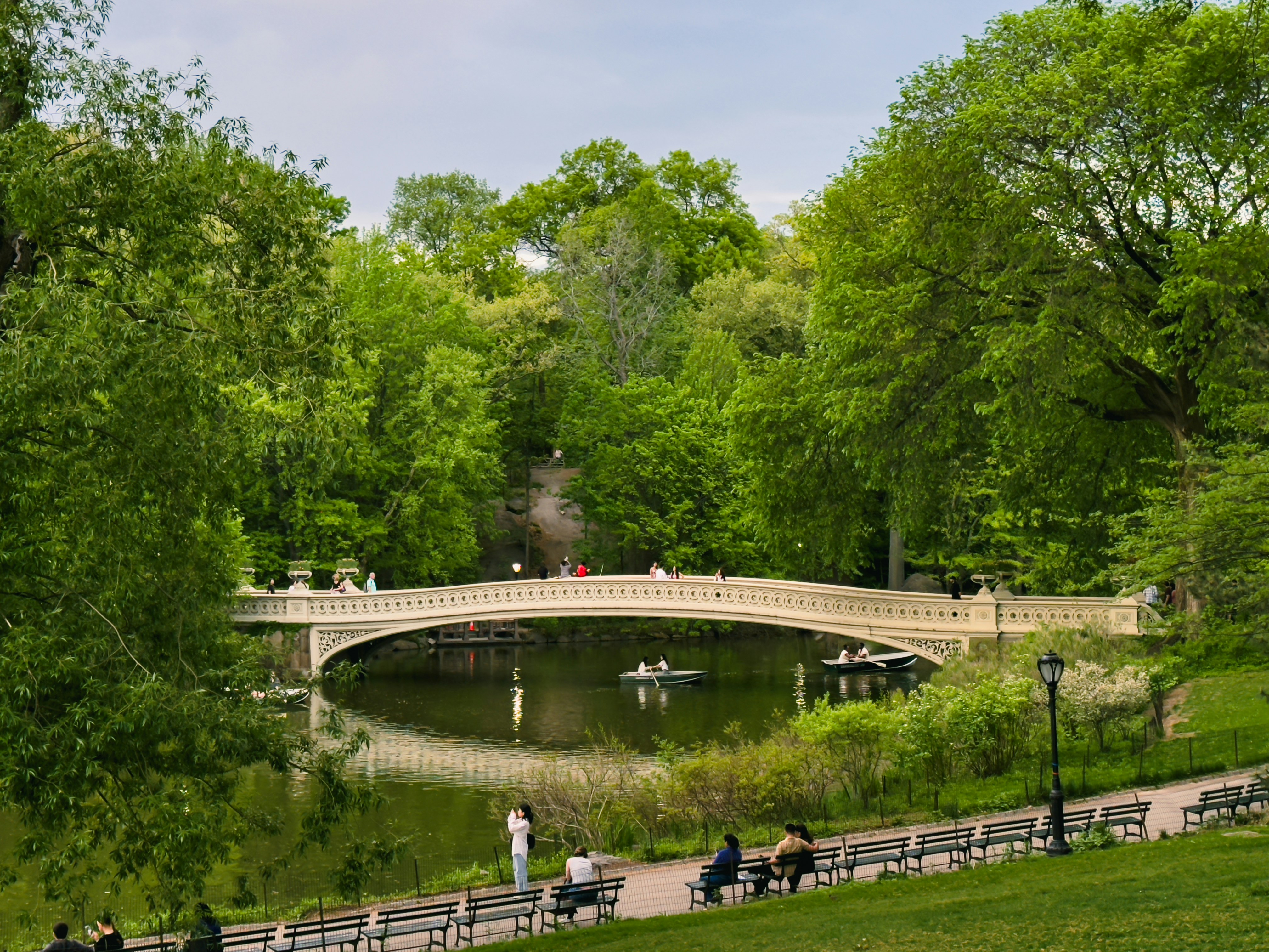 A beautiful arched bridge is over the water. photo – Free Central park ...