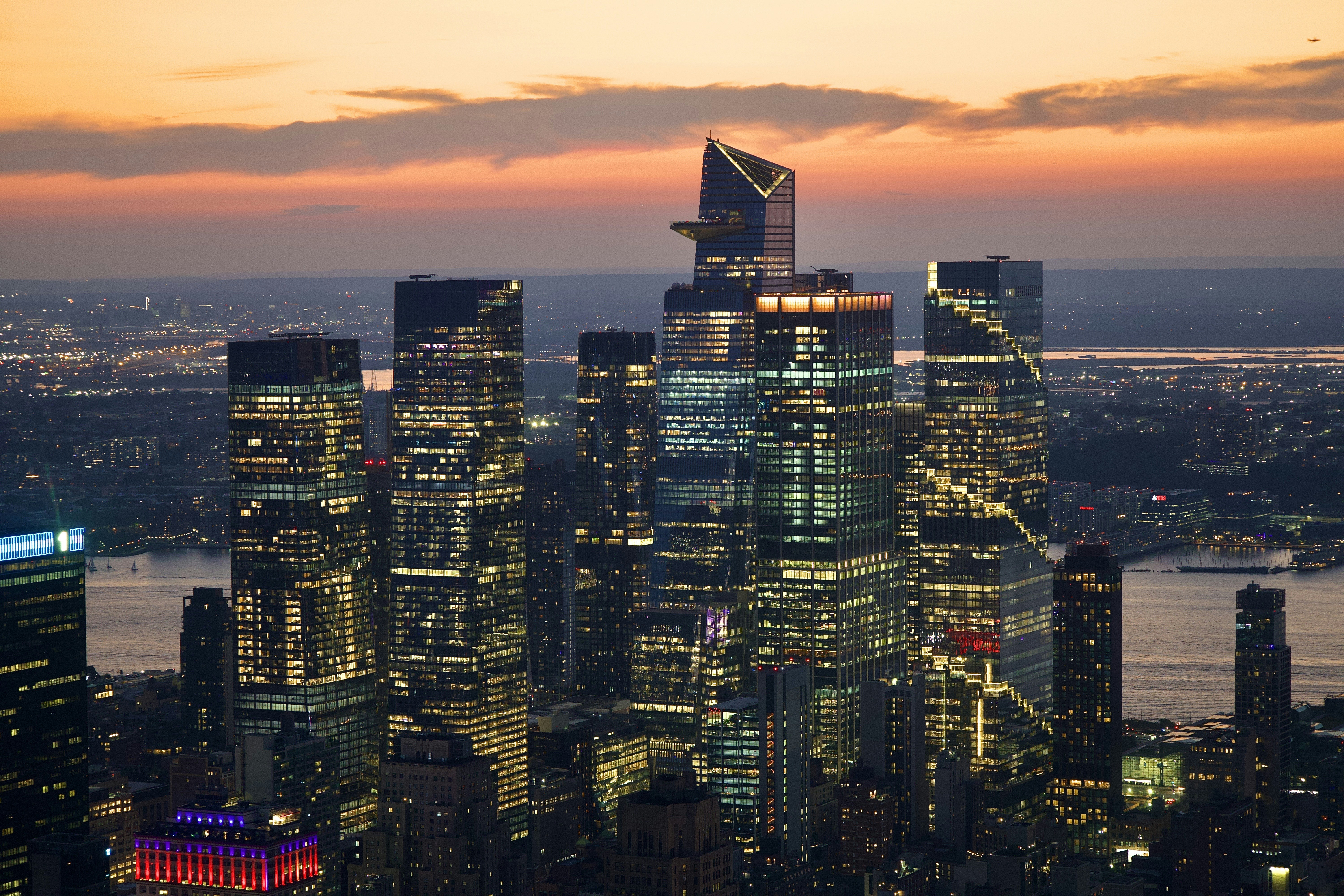 Skyscrapers light up at sunset in new york city. photo – Free New york ...