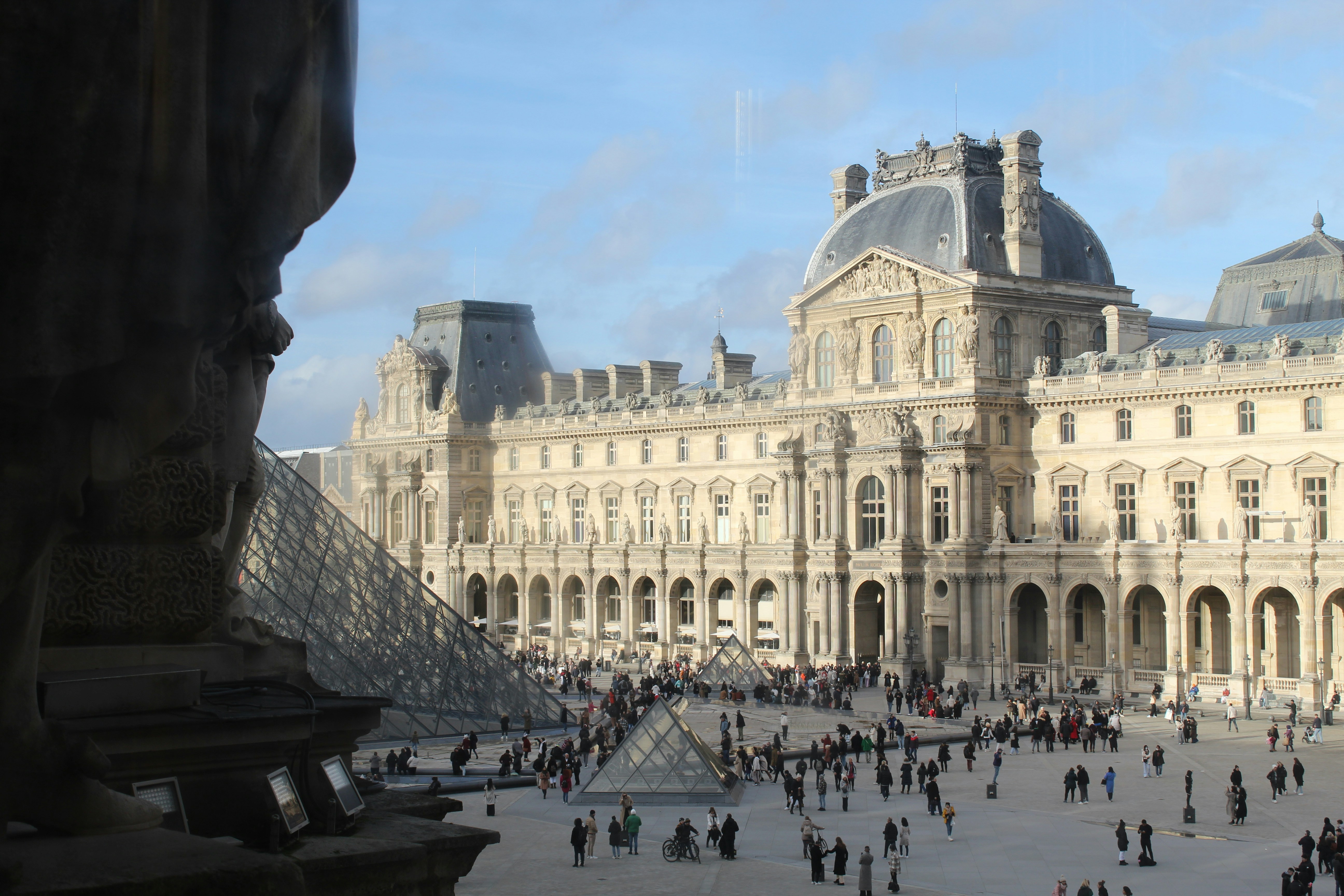 The louvre museum in paris is grand.