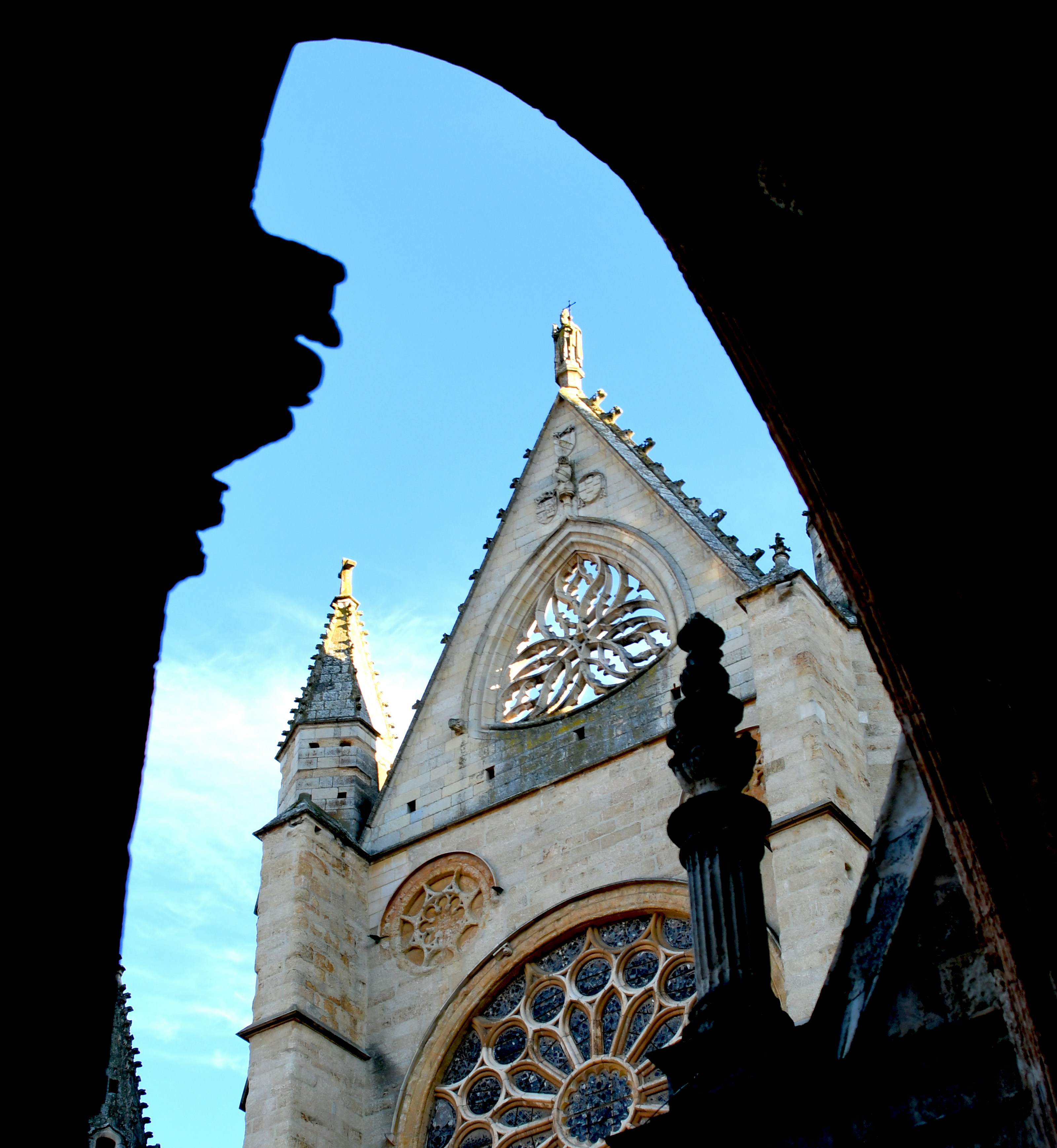 Lumen in the Arch: Framing a Gothic Rose Window