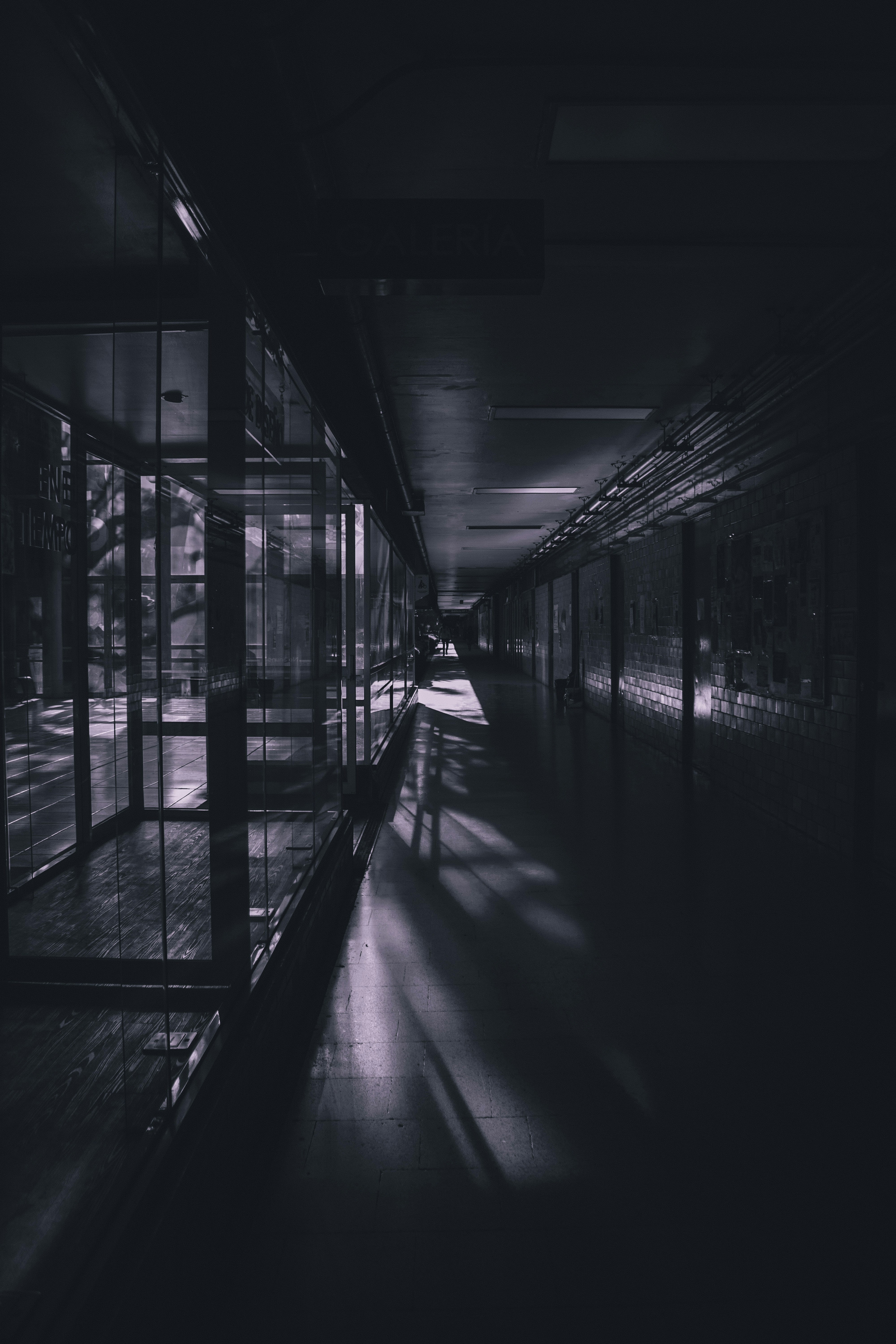A dark, empty hallway with sunlight shining through. photo – Free ...